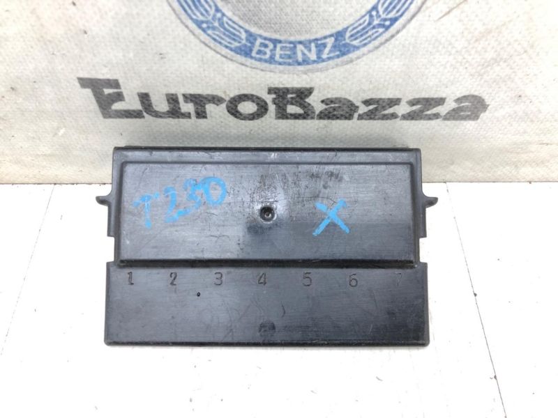 Крышка блока предохранителей Mercedes W906 A0015456403