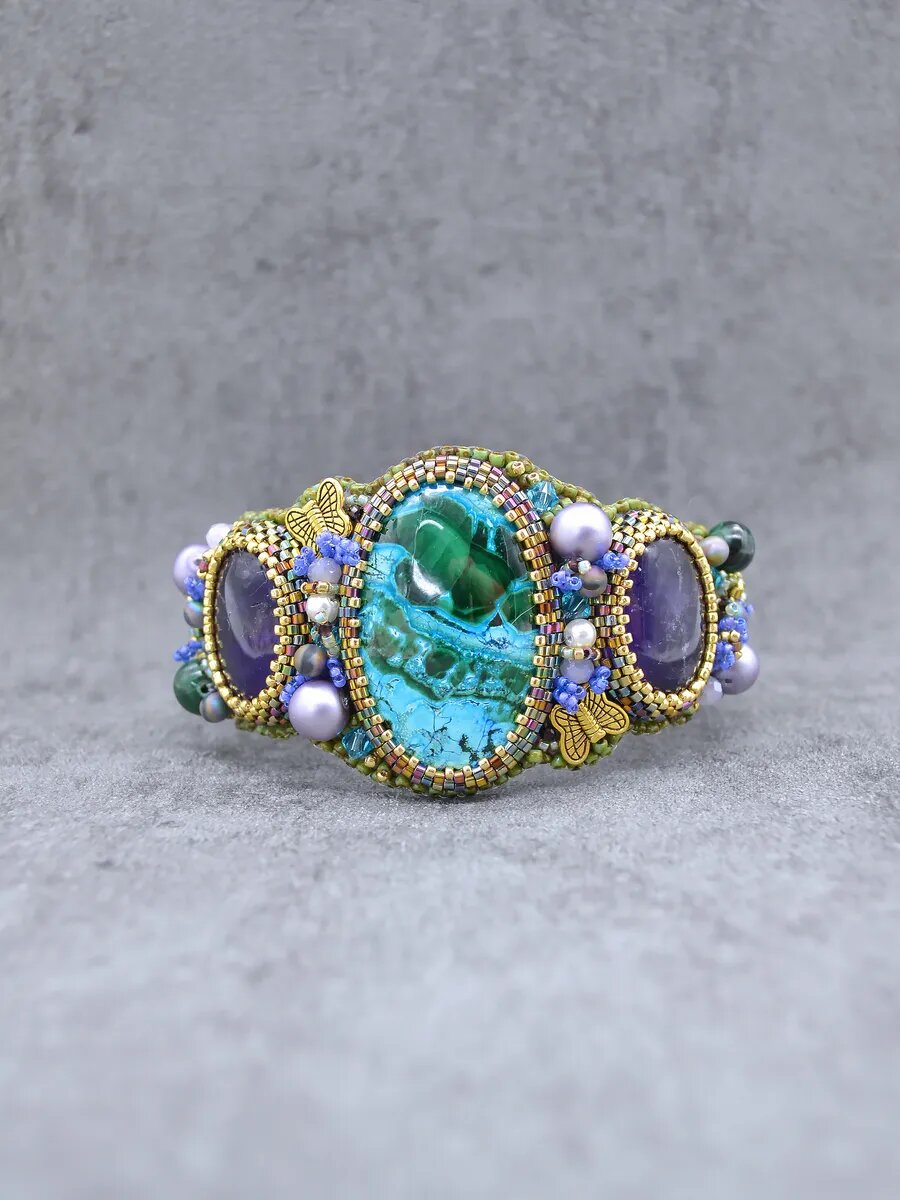 Незамкнутый браслет, бисер, аметист, кристалл, кристаллы Swarovski