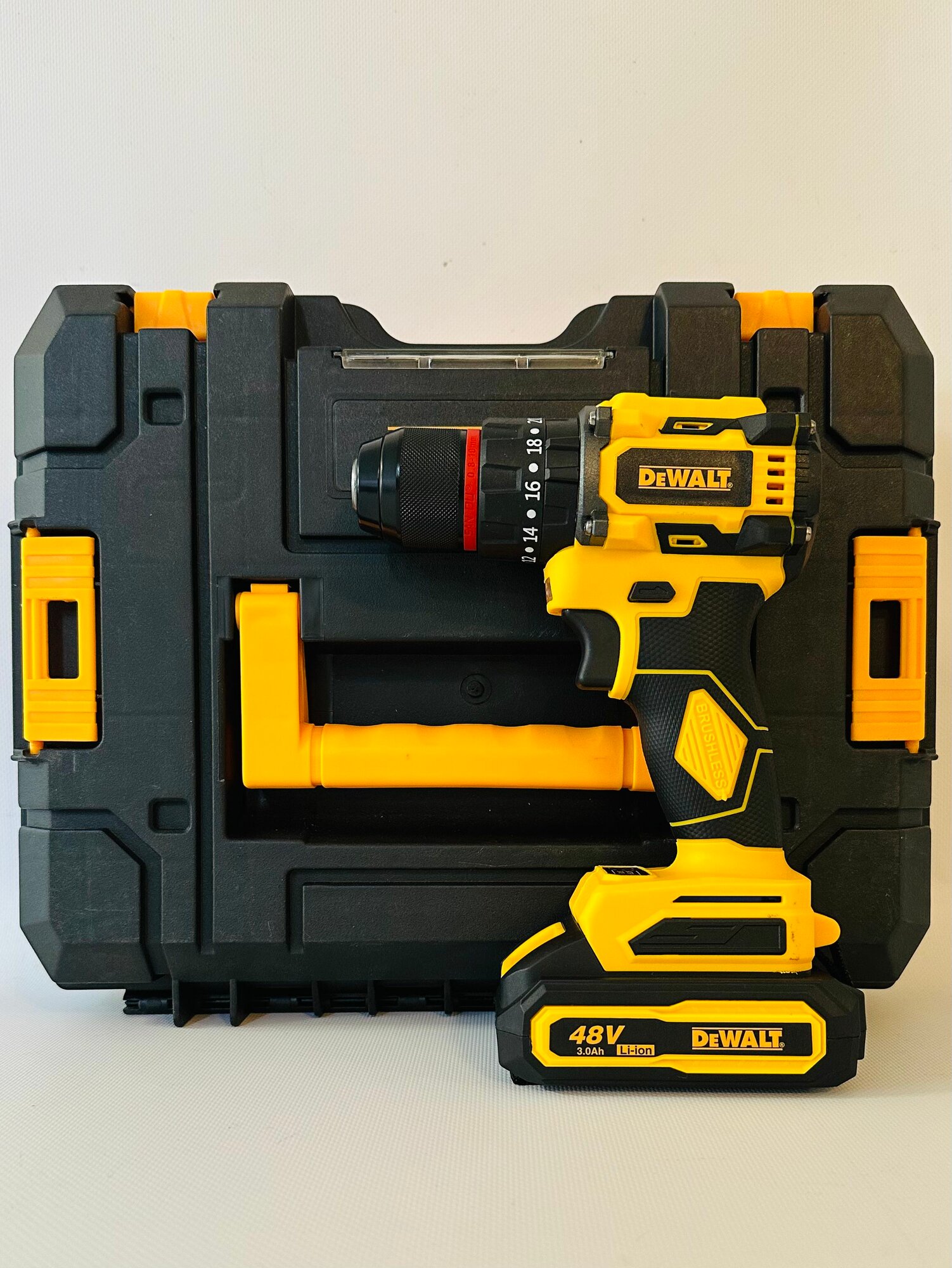 DeWalt Шуруповерт, 48 В, 88 Нм, 2 АКБ