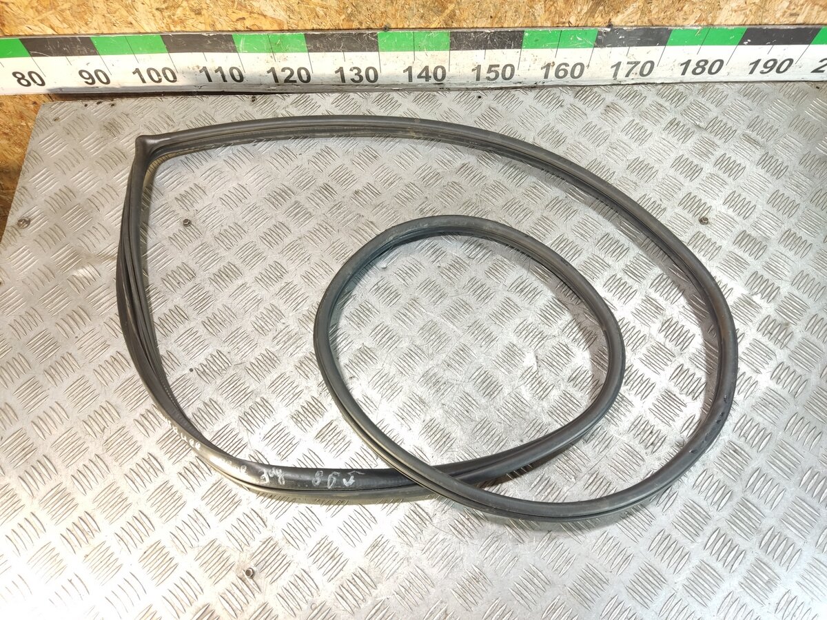 Уплотнитель двери задней левой HYUNDAI Elantra 2000-2010 831102D011