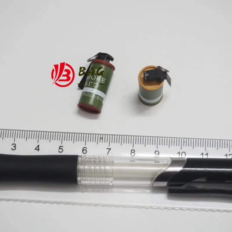 Фигурка 1/6 DID V80184, дымовая grenade, smoke
