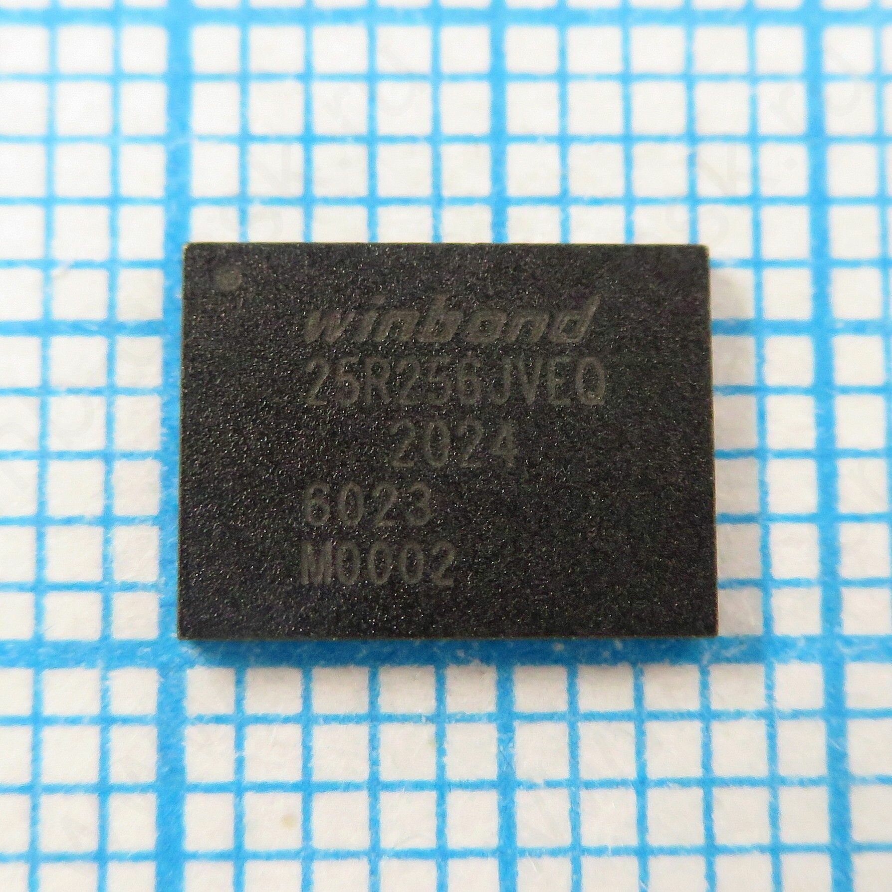 W25R256JVEQ W25R256JV 3.3V - Flash память с последовательным интерфейсом