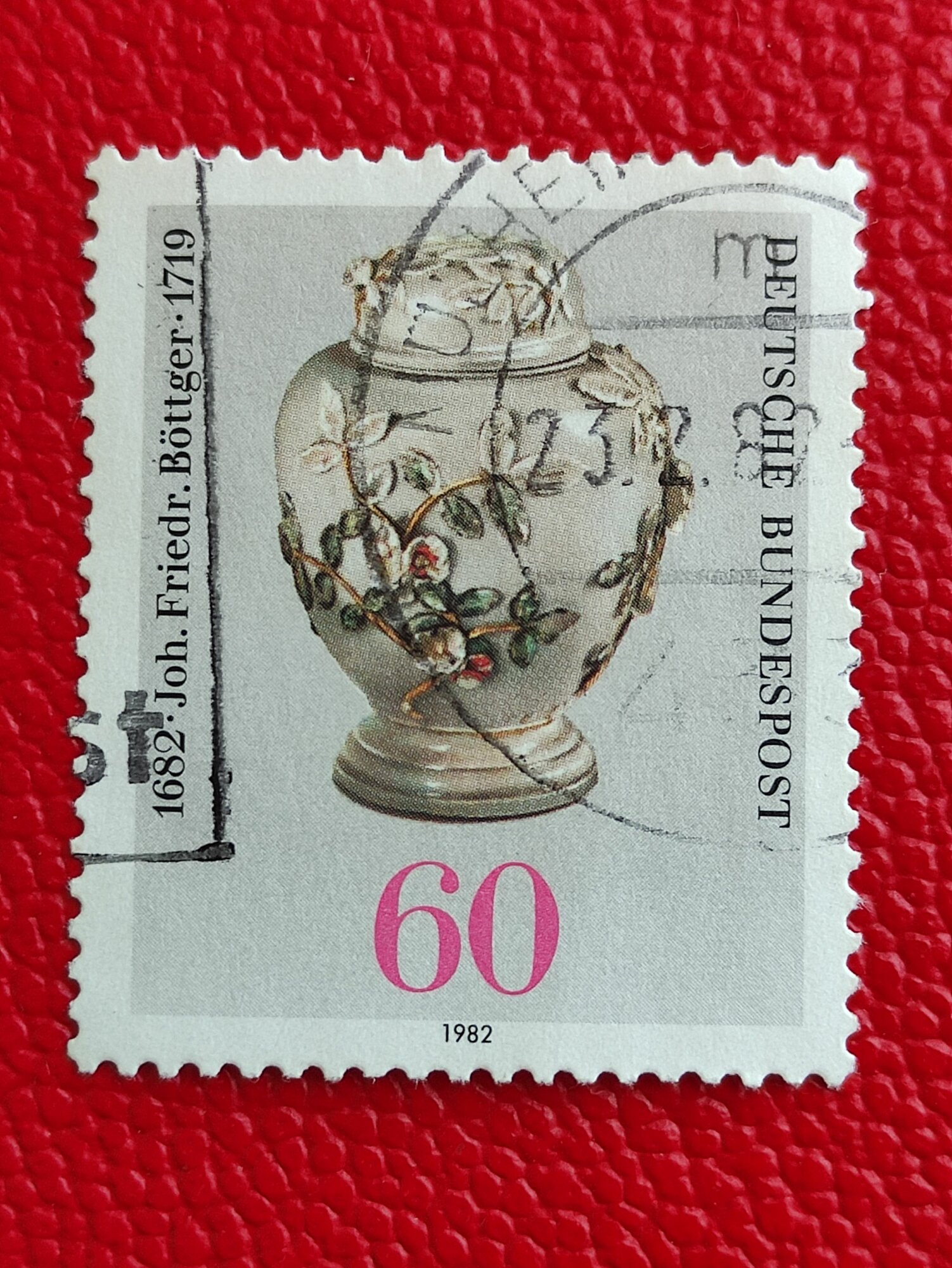 Марки Германия 1982 Фарфоровая ваза с рельефом. Серия: "300 лет со дня рождения Иоганна Э. Бёттгера". Гашение - см фото