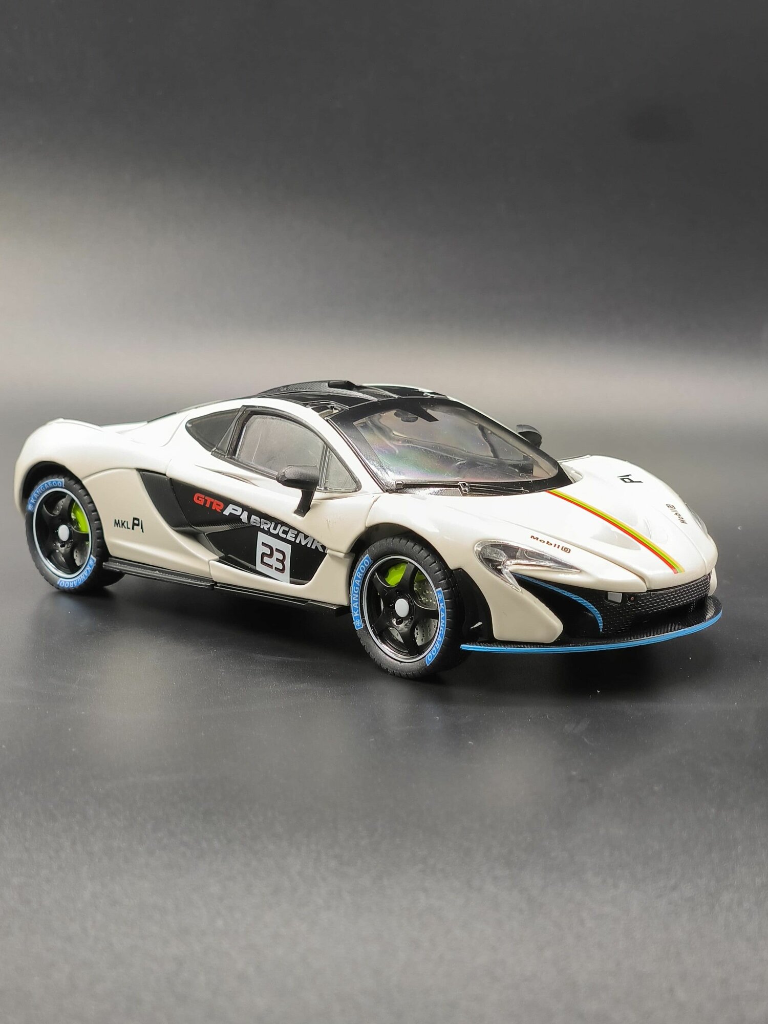 Металлическая модель автомобиля McLaren P1 с световым и звуковым сопровождением. Масштаб 1:24