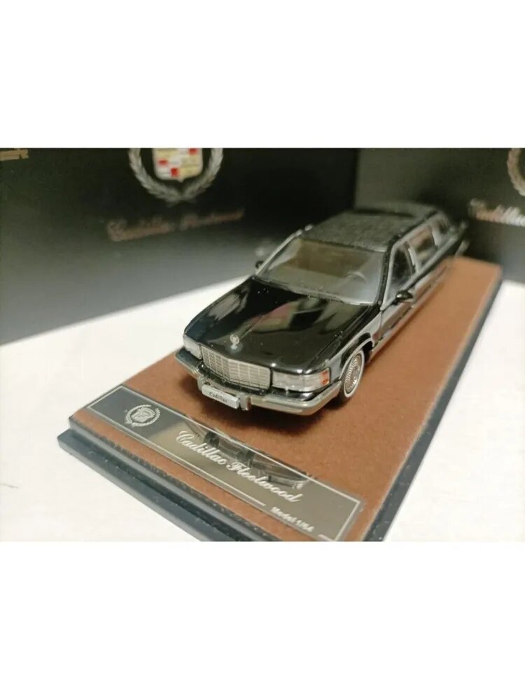 Машинка Xiaoguang model 1/64 Cadillac Fleetwood Extended Edition Luxury Black Die-cast Alloy Car Model Collection Toy Gift