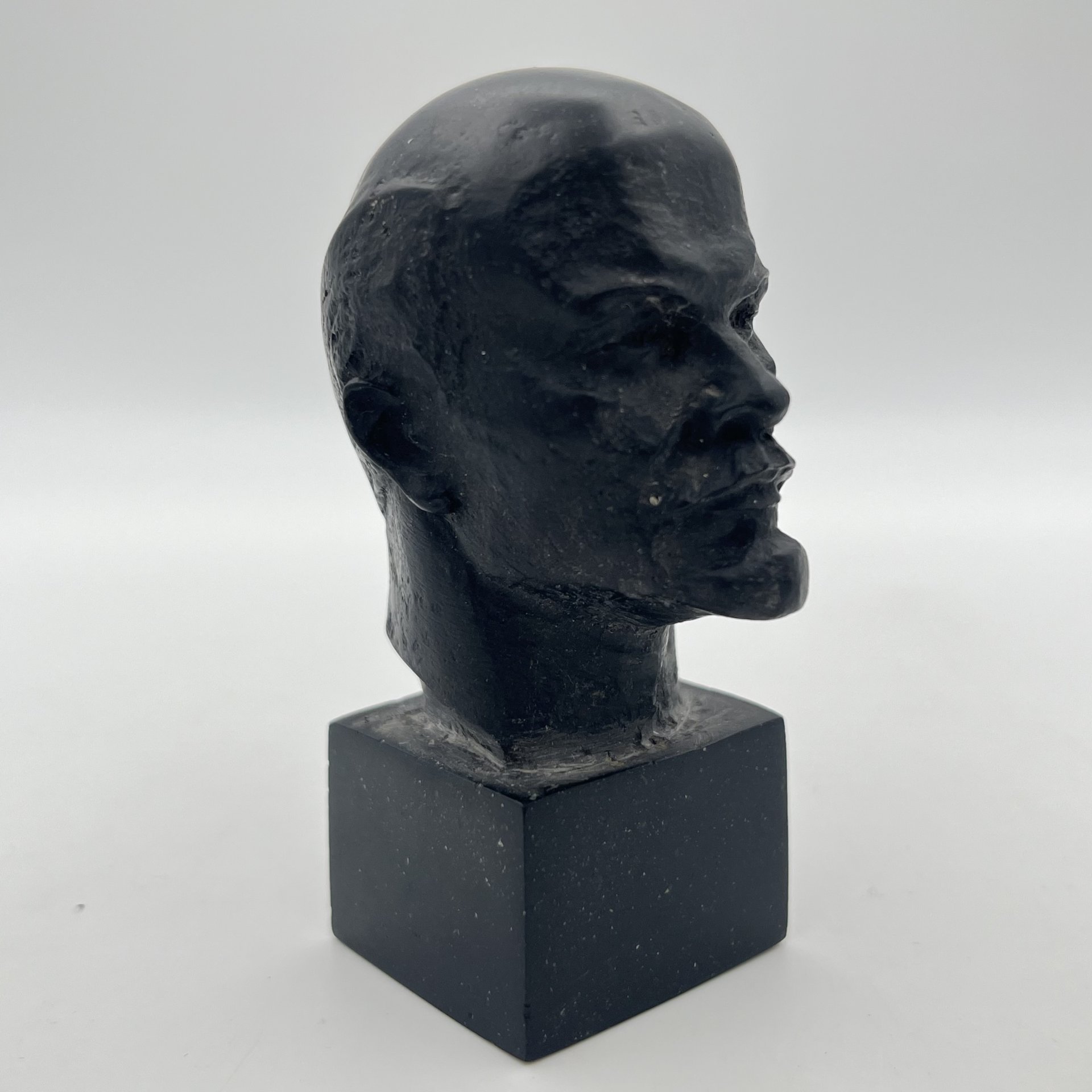 Бюст миниатюрный "В. И. Ленин", искусственный камень, СССР, 1970-1990 гг.