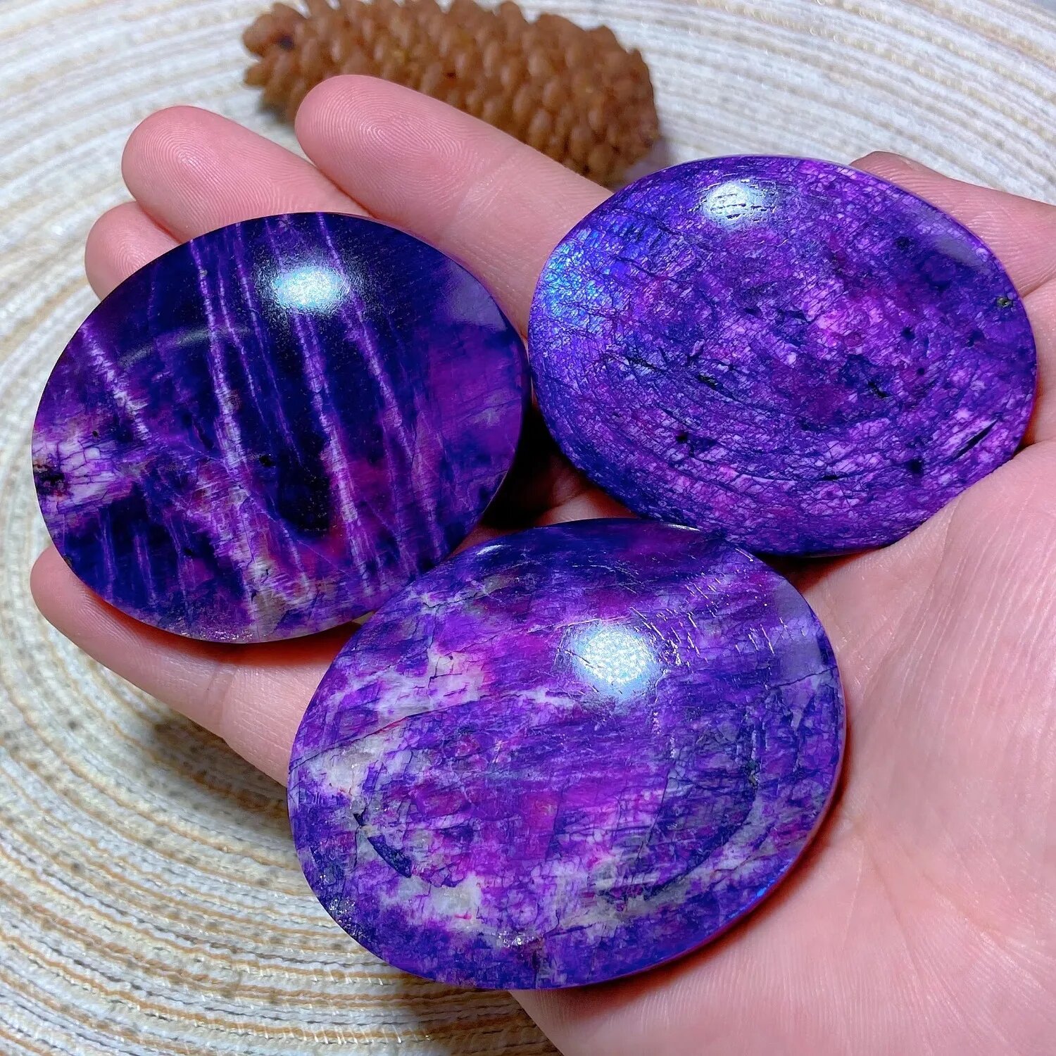 Темно-фиолетовый лунный камень для декора 0-50g