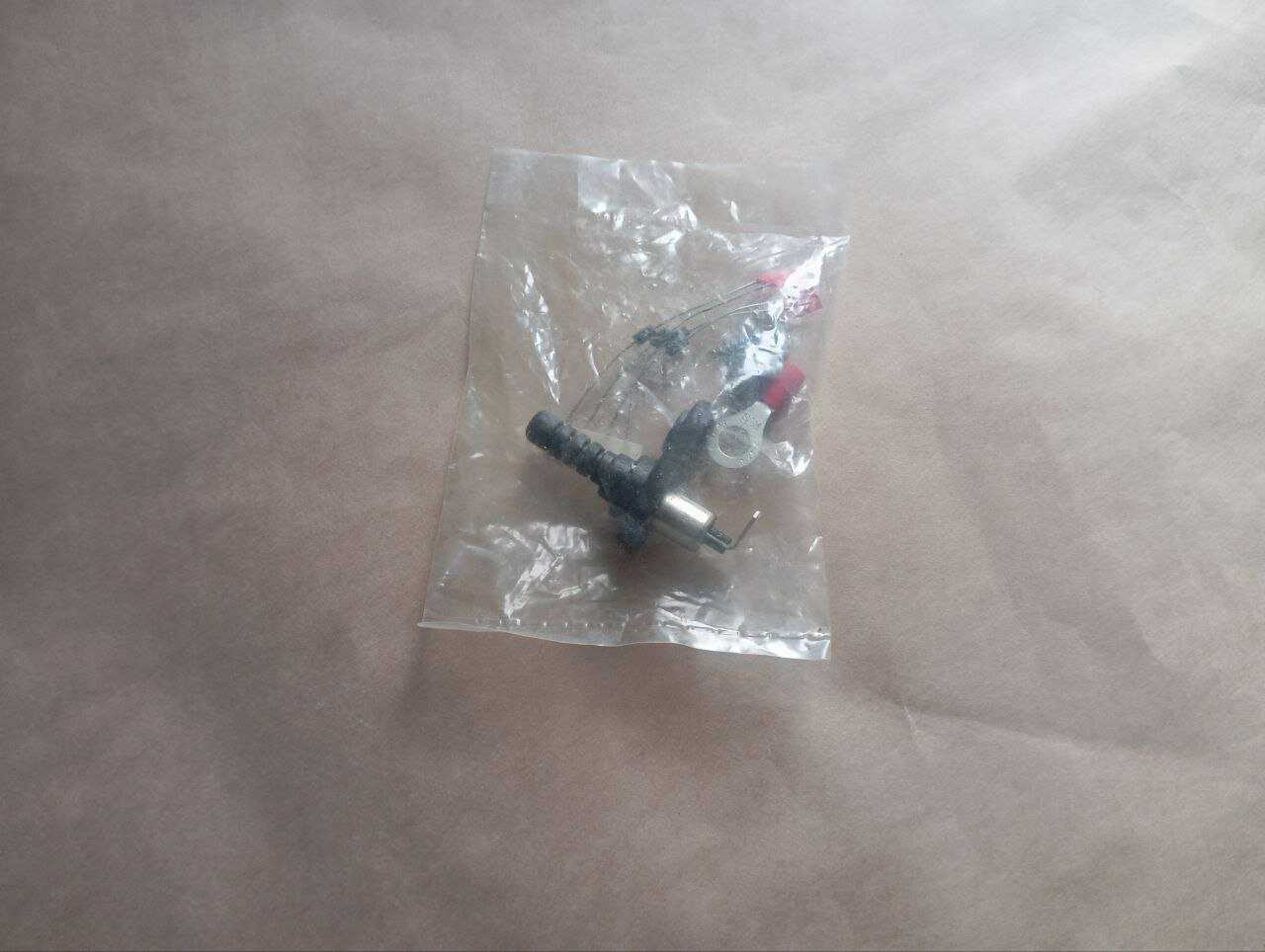 Концевик сигнализации PS-9 Рифленый. Датчик капота универсальный