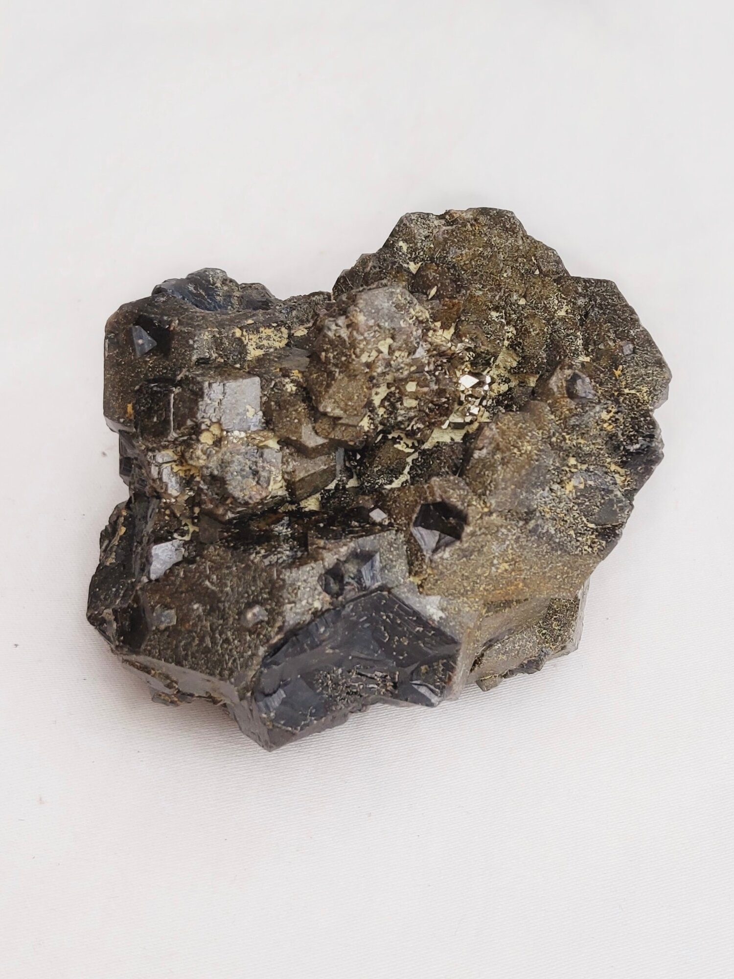 Друза натуральный камень гранат меланит(андрадит) вес 186 гр