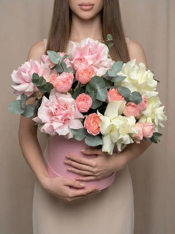 Букет в коробке из французских роз «Линетт» — Букет из французских роз в коробке «Линетт»