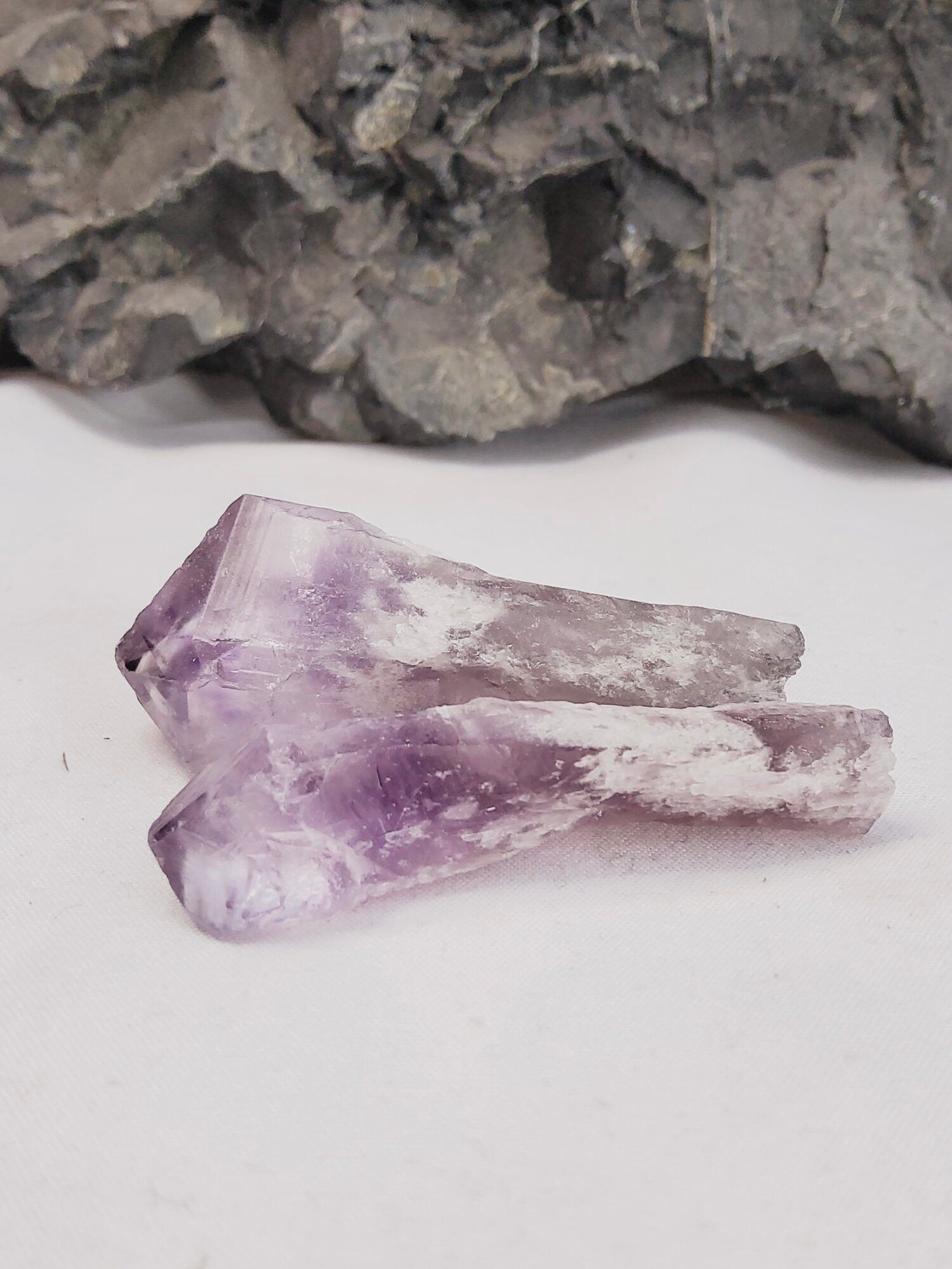 Аметист кристалл натуральный. Образец для коллекций.  Размер маленький (xs)