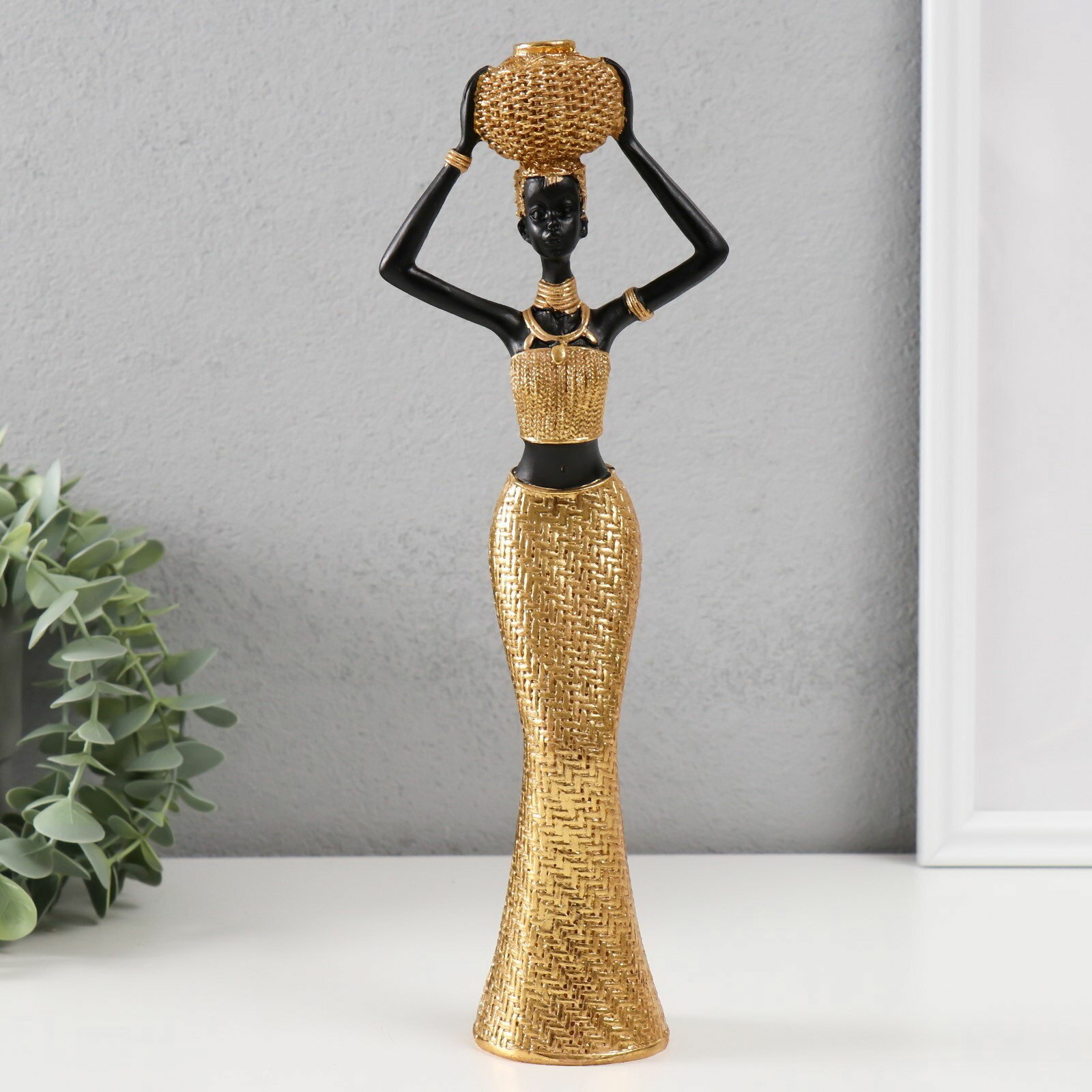 Фигура полистоун "Африканка с плетёным круглым кувшином", под золото, 10x6x28 см
