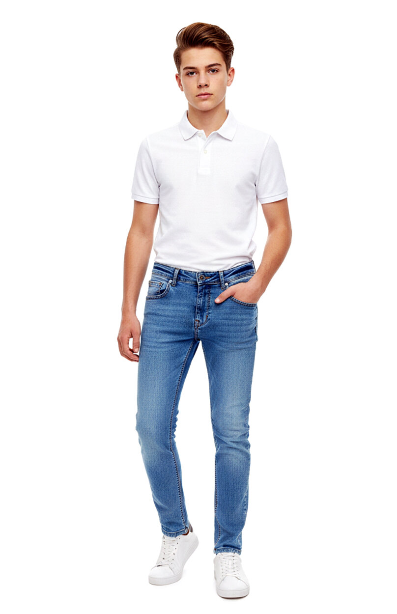 Джинсы модель зауженного кроя