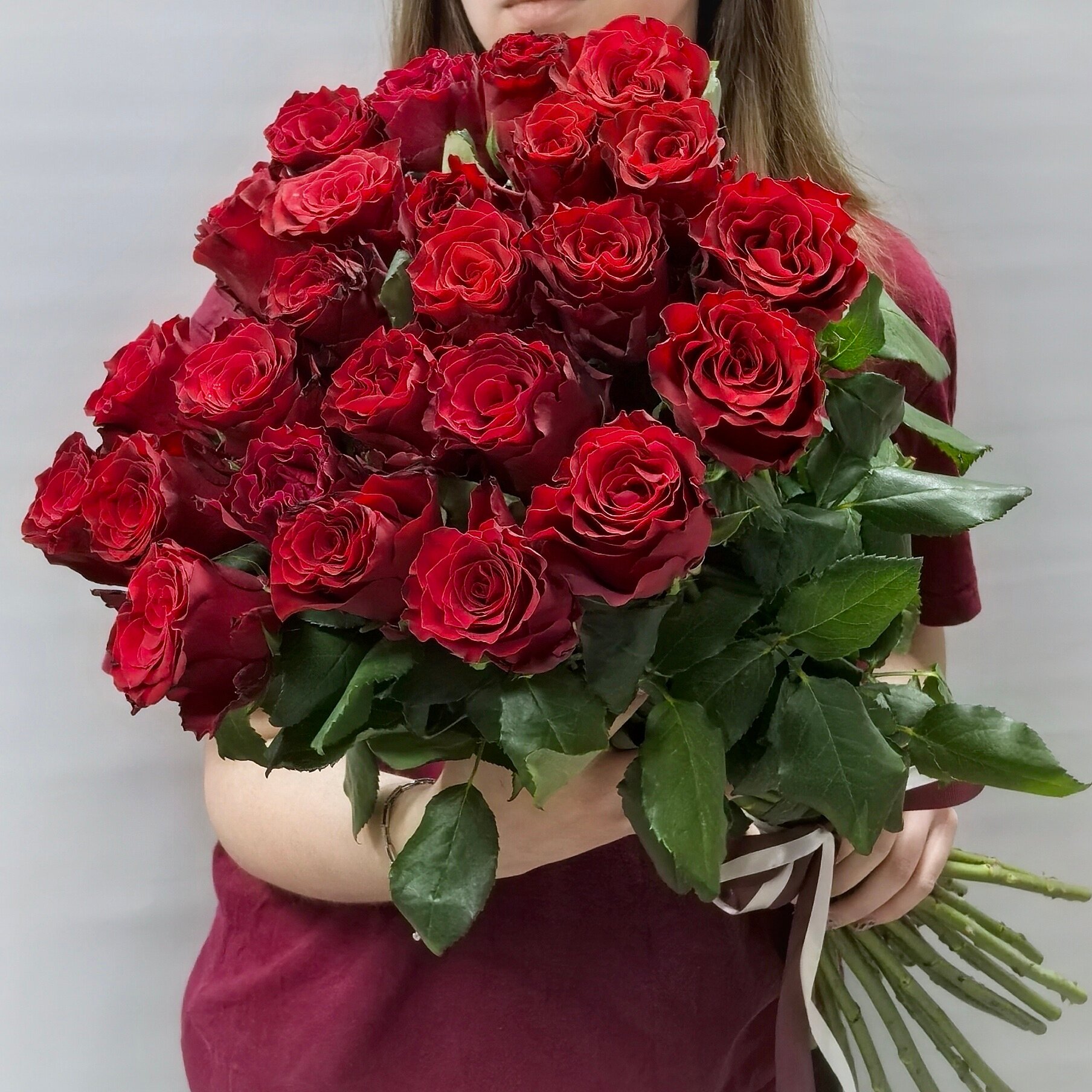 Букет из красной розы Кения 70 см 25 шт.