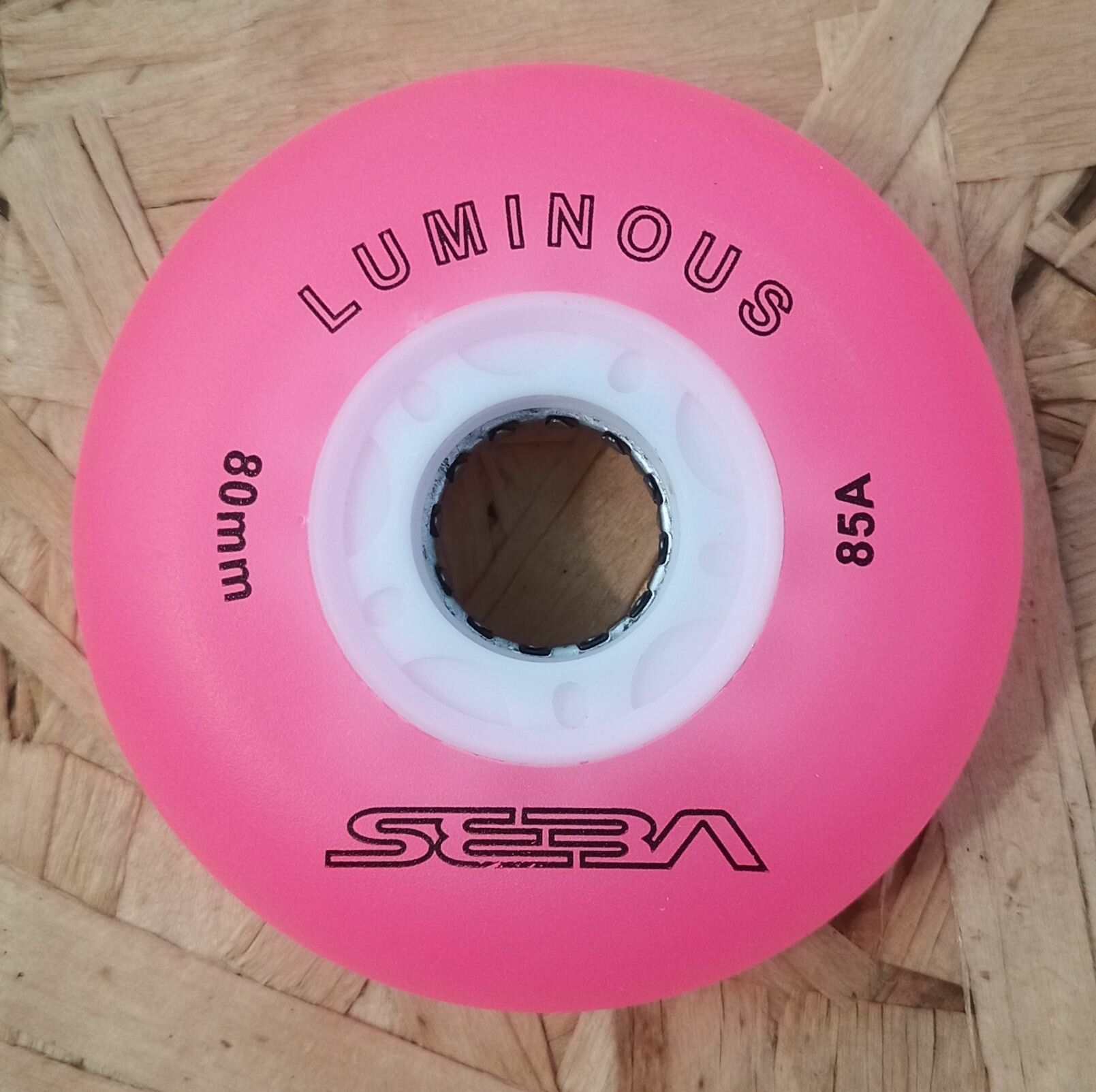 Колеса для роликов Luminous 80мм 85а жесткость 8шт. Светящиеся розовым с магнитными втулками.