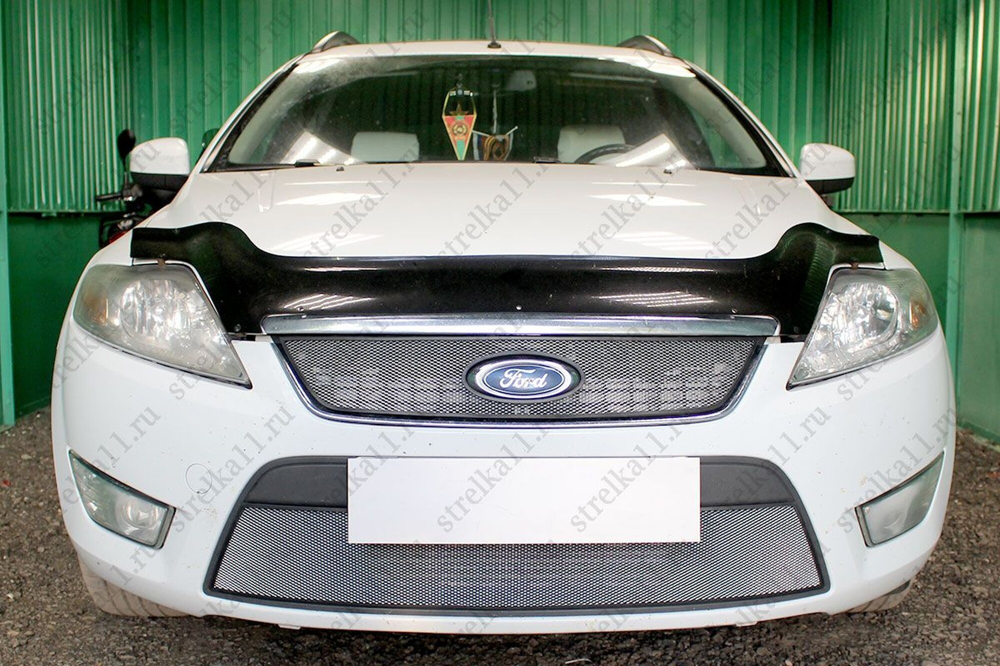 Защитная сетка радиатора с окантовкой и защелками для Ford Mondeo 2007-2010 (IV), 2шт, хром