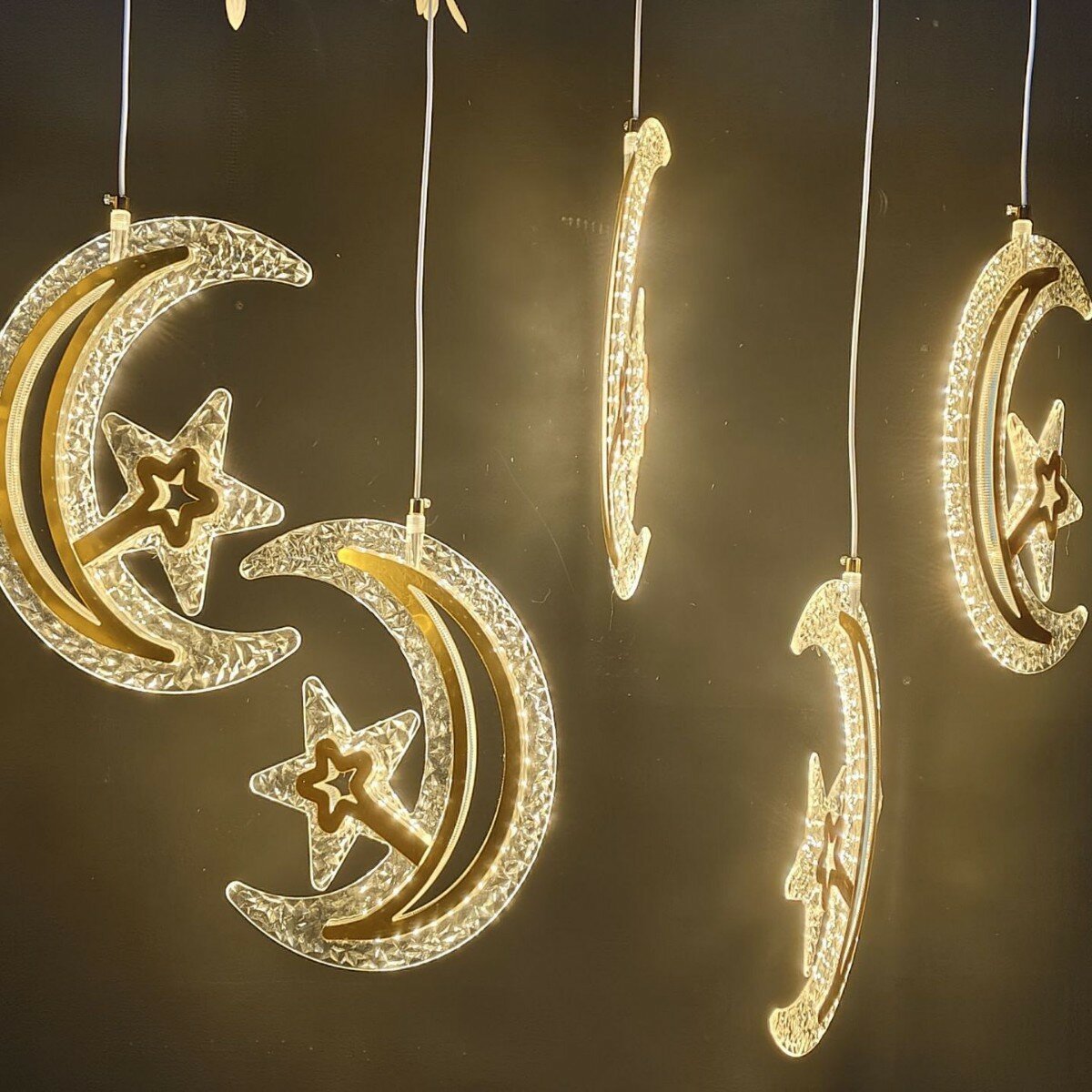 Свадебная и праздничная сцена, потолок отеля, 10-рожковая маленькая люстра, светящиеся декоративные подвесные элементы для свадебного банкета.