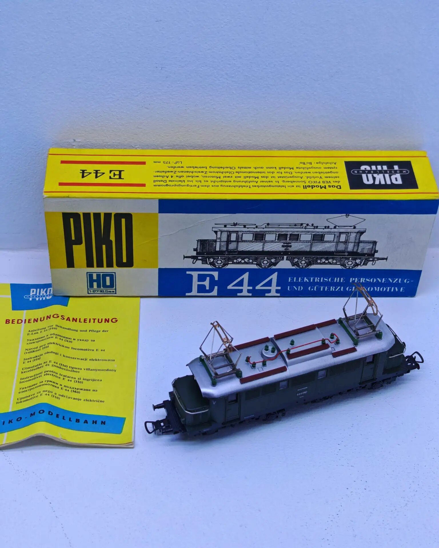 Модель железнодорожного локомотива E44 (1:87), пластик, краска, металл, Piko, ГДР
