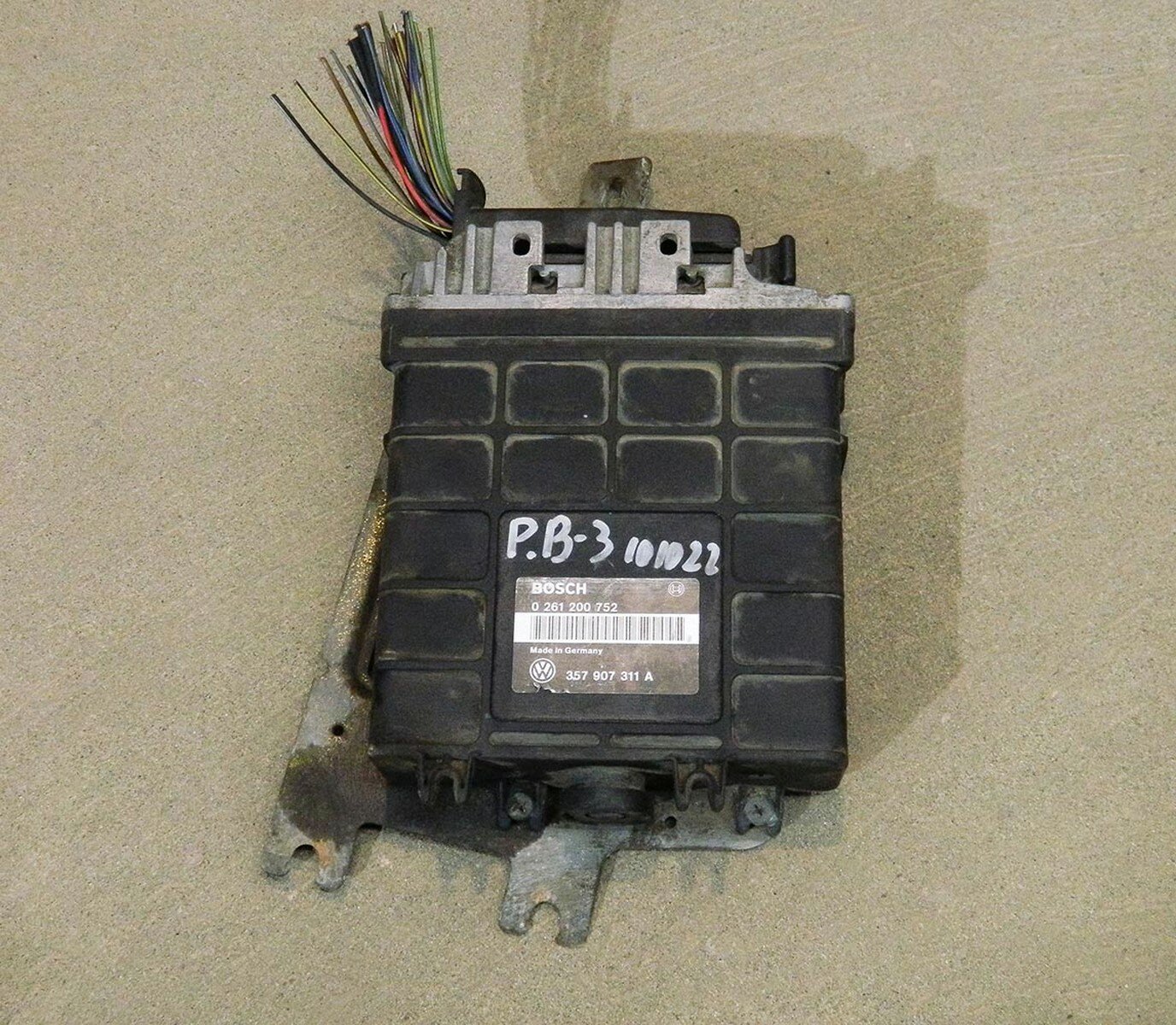Блок управления двс VW Passat B3 1.8