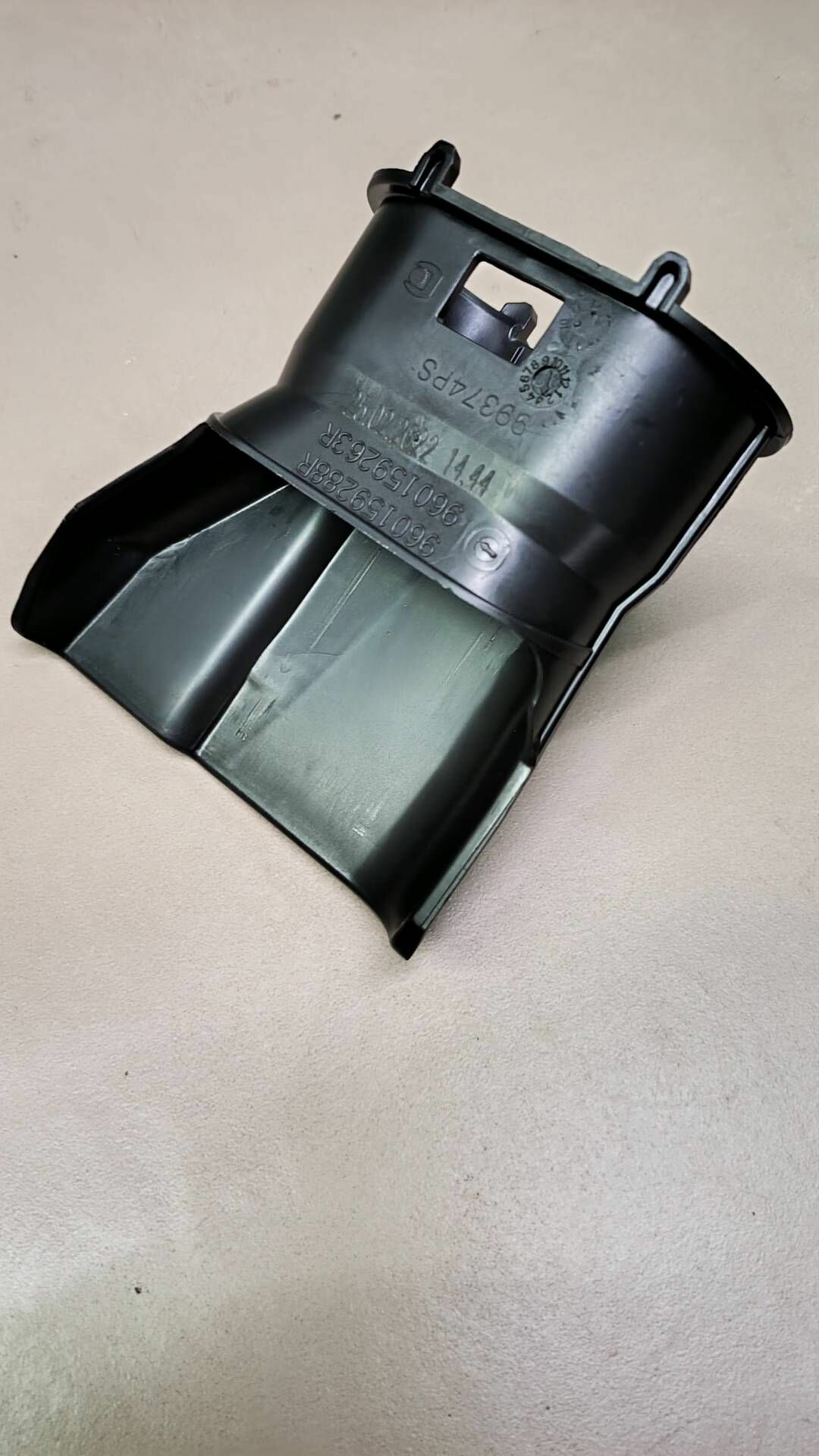 Воздухозабopник Rеnаult Lоgаn 2 Sandero 2 OEM 960159288R