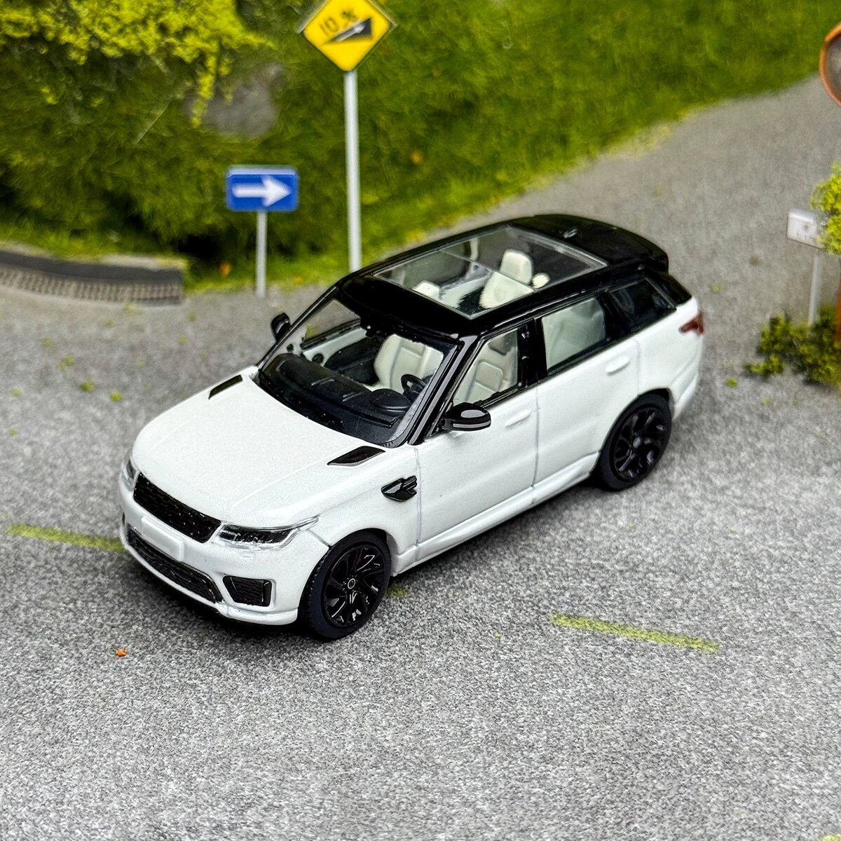 WHELART 1:64 Sport 2018 металлическая модель автомобиля