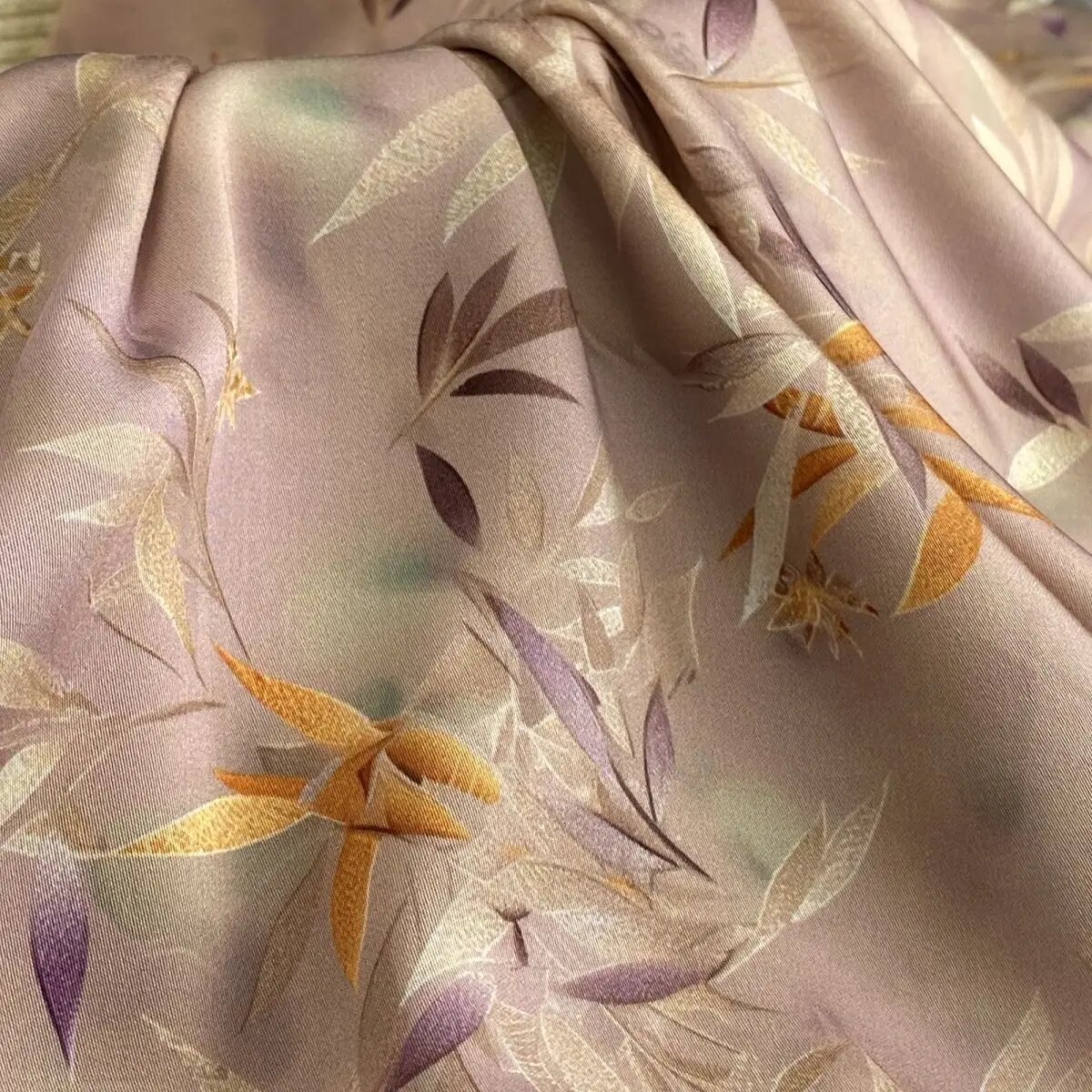 Вискоза, хлопок платьевая ткань розового цвета