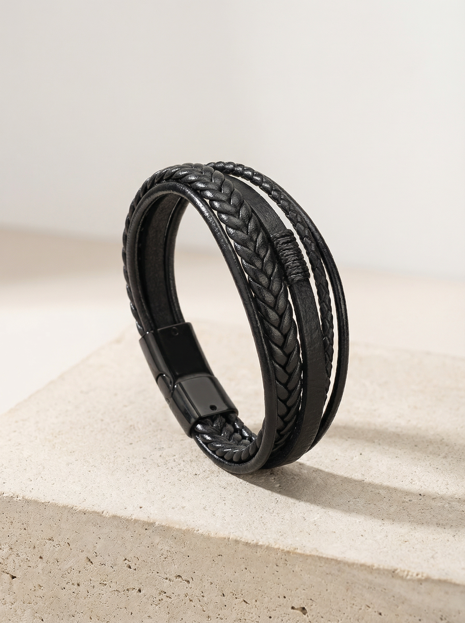 Плетеный браслет