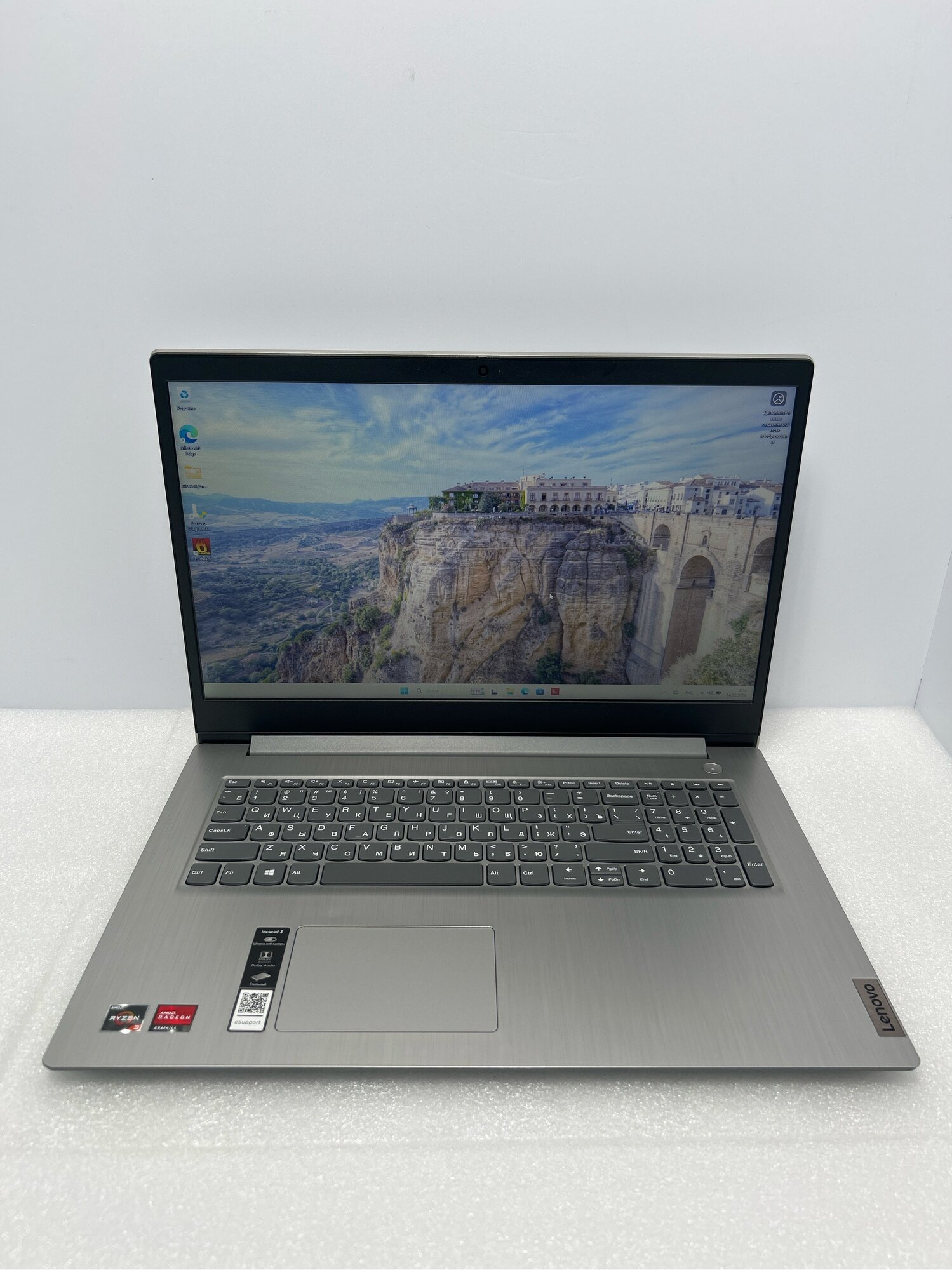 Ноутбук Lenovo IdeaPad 3-17ADA05 (81W20092RU) 17"/AMD Ryzen 3 3250U/RAM 8GB/SSD 256GB/AMD Radeon Graphics/1600 x 900/TN/Windows 11/Подсветка кл-ры:нет/Цвет: Серебристый. Состояние: B1