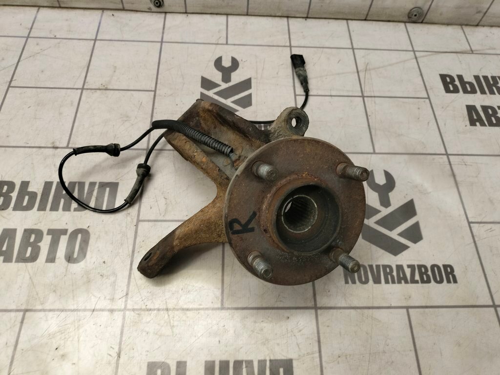 Кулак поворотный передний правый Ford Fusion 2002-2012