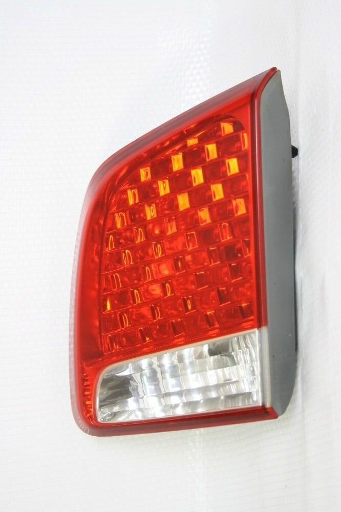 Фонарь задний внутренний правый Kia Sorento 2 XM