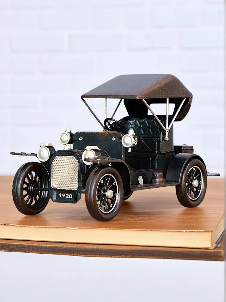 Модель автомобиля Американский классический автомобиль 1:18