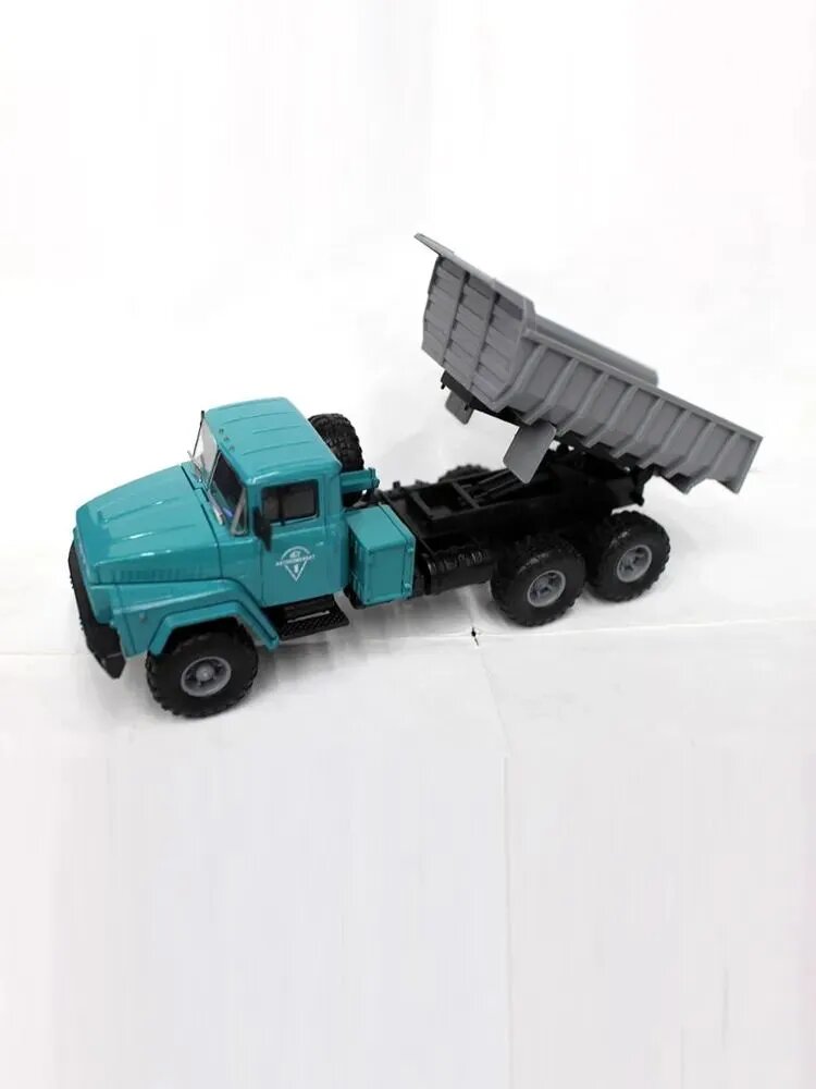 Коллекционная модель тяжелого самосвала-самосвала краз 260S 1/43 из сплава