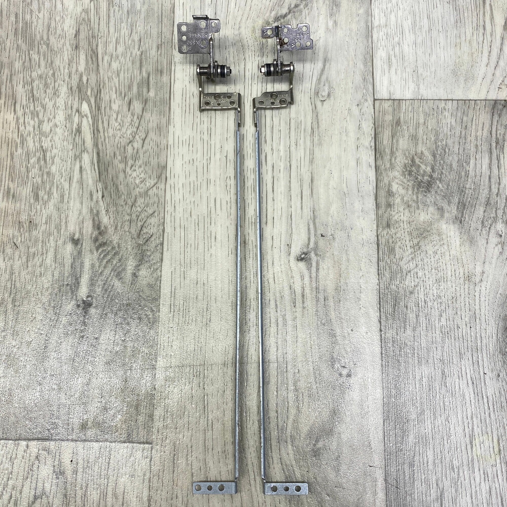 Петли Asus X552