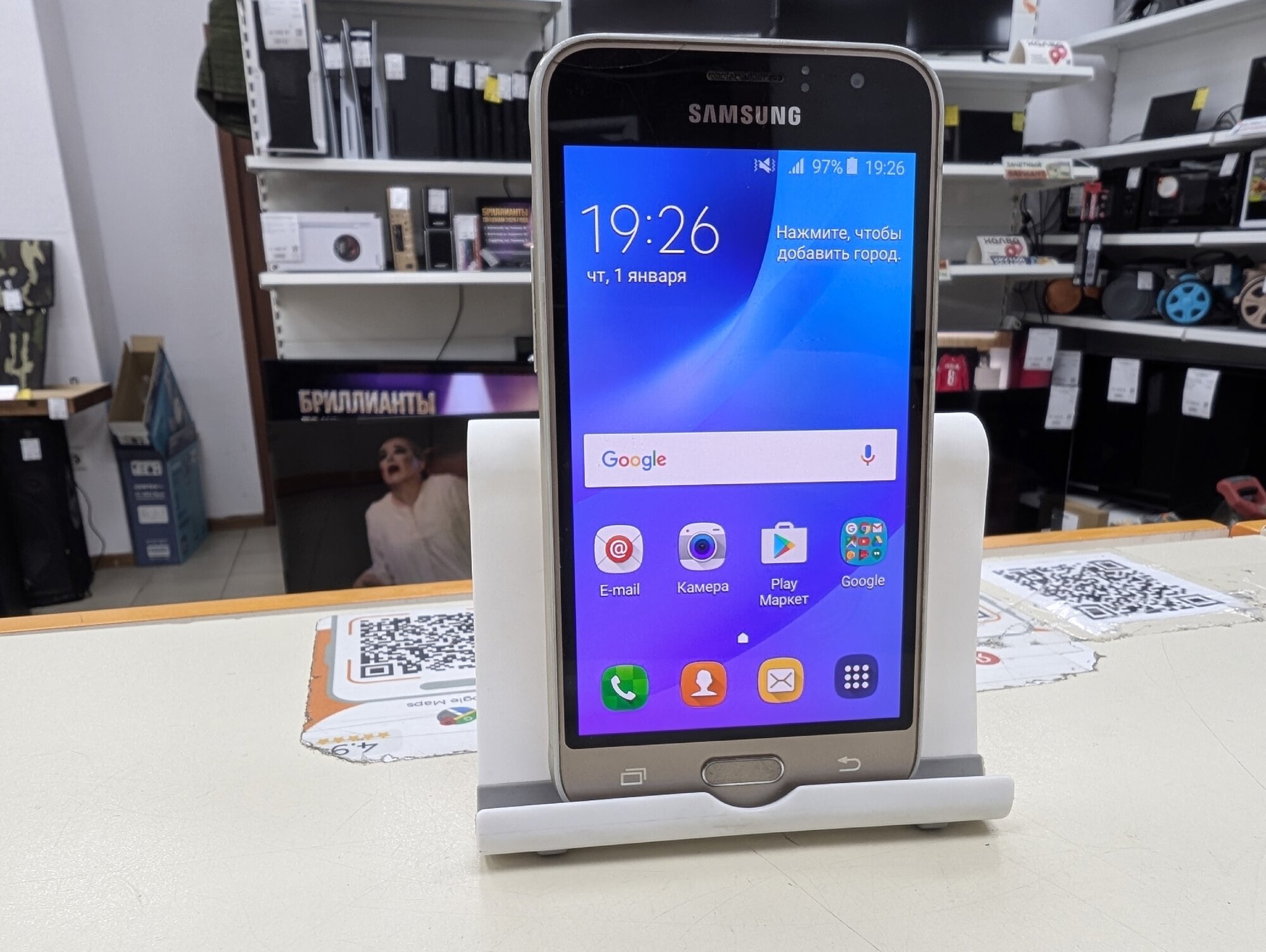 Смартфон Samsung Galaxy J1 2016 1/8