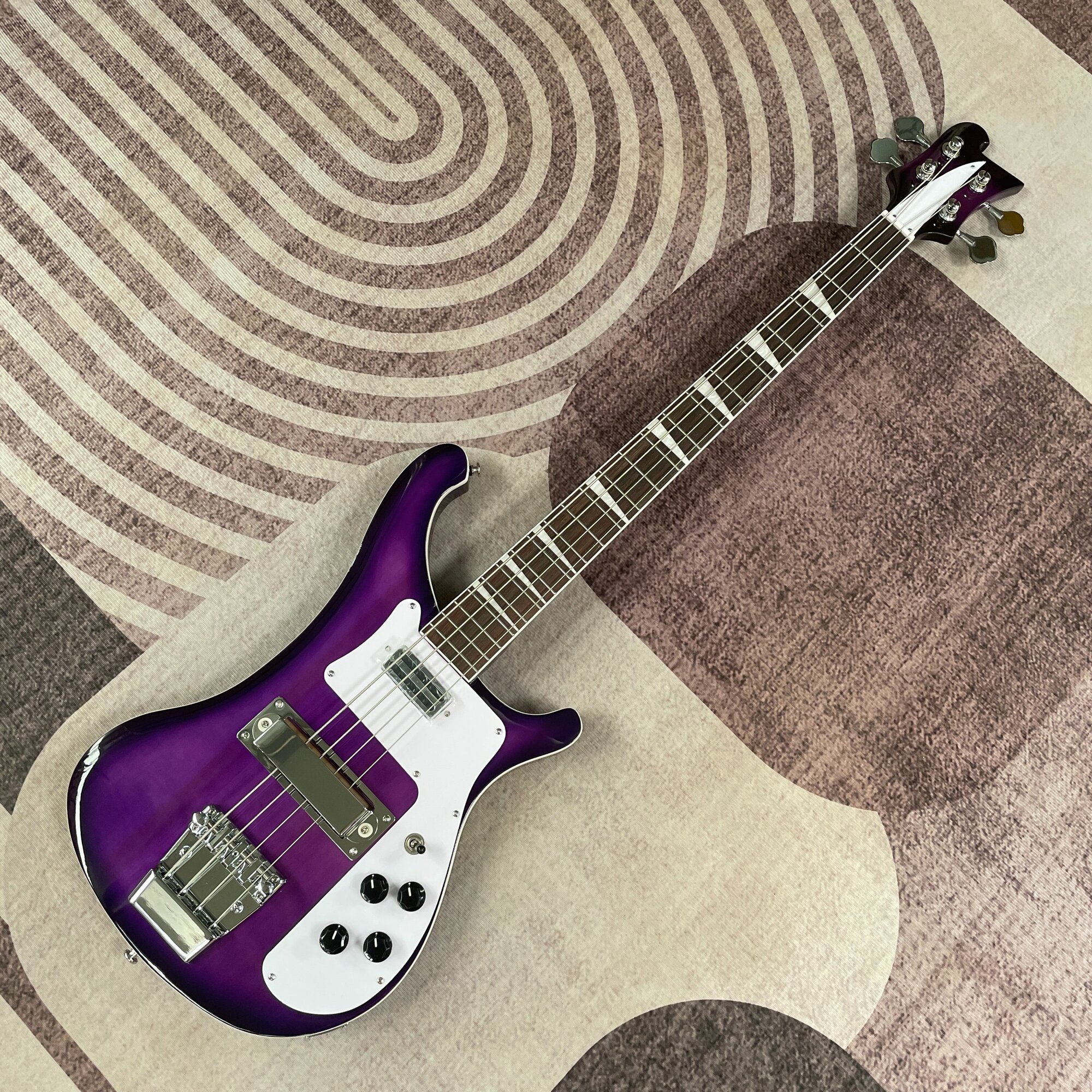 Электрогитара Rickenbacker 4003, бас, фиолетовая, треугольная подкова, 4 струна