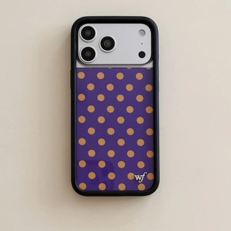 Чехол для iPhone 17 Pro фиолетовый в горошек