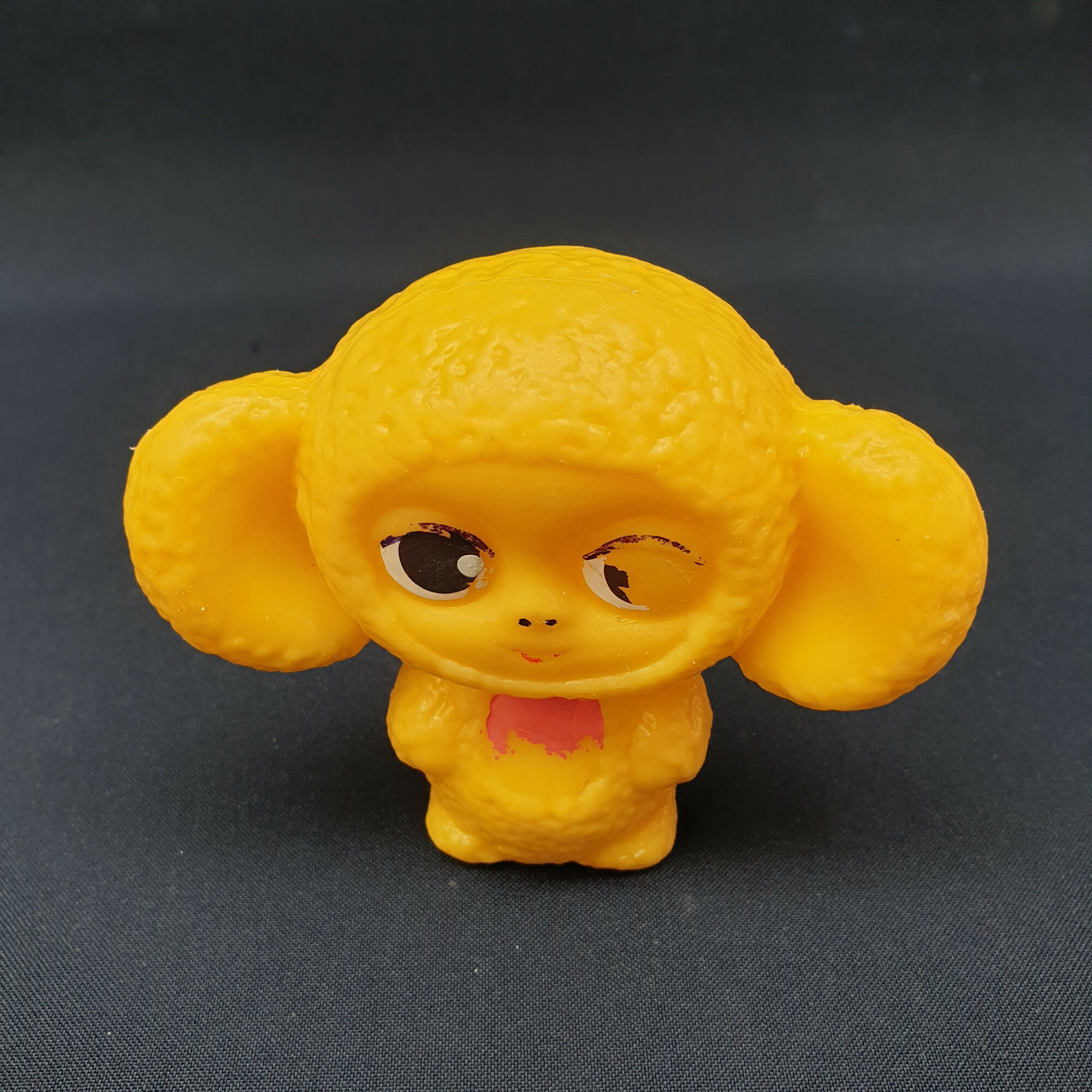 Игрушка винтажная, СССР. Пластизоль, фигурка Чебурашки желтого цвета для детской комнаты