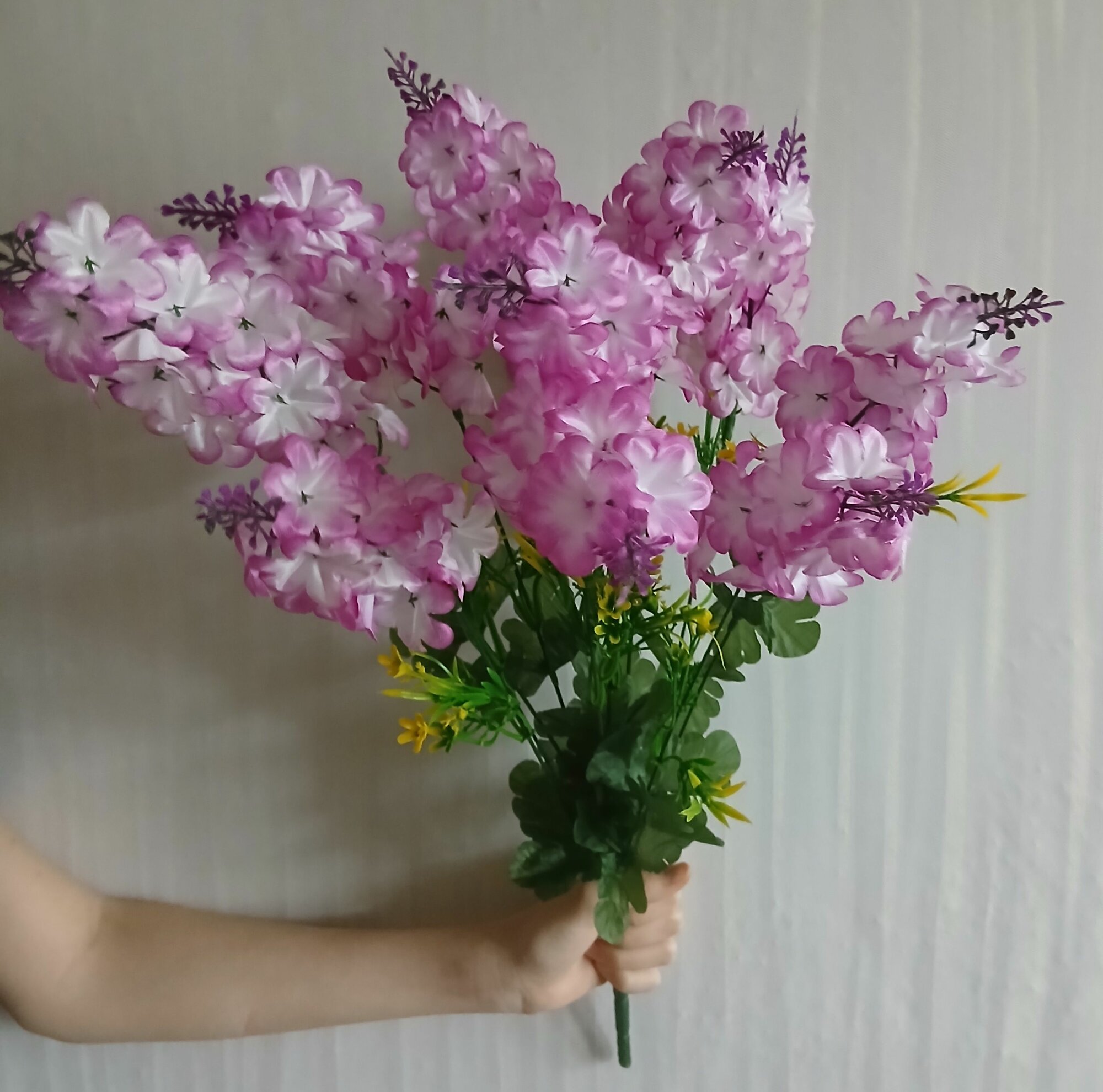 Букет искуственных цветов. Сирень. 12 веток . высота 50 см.