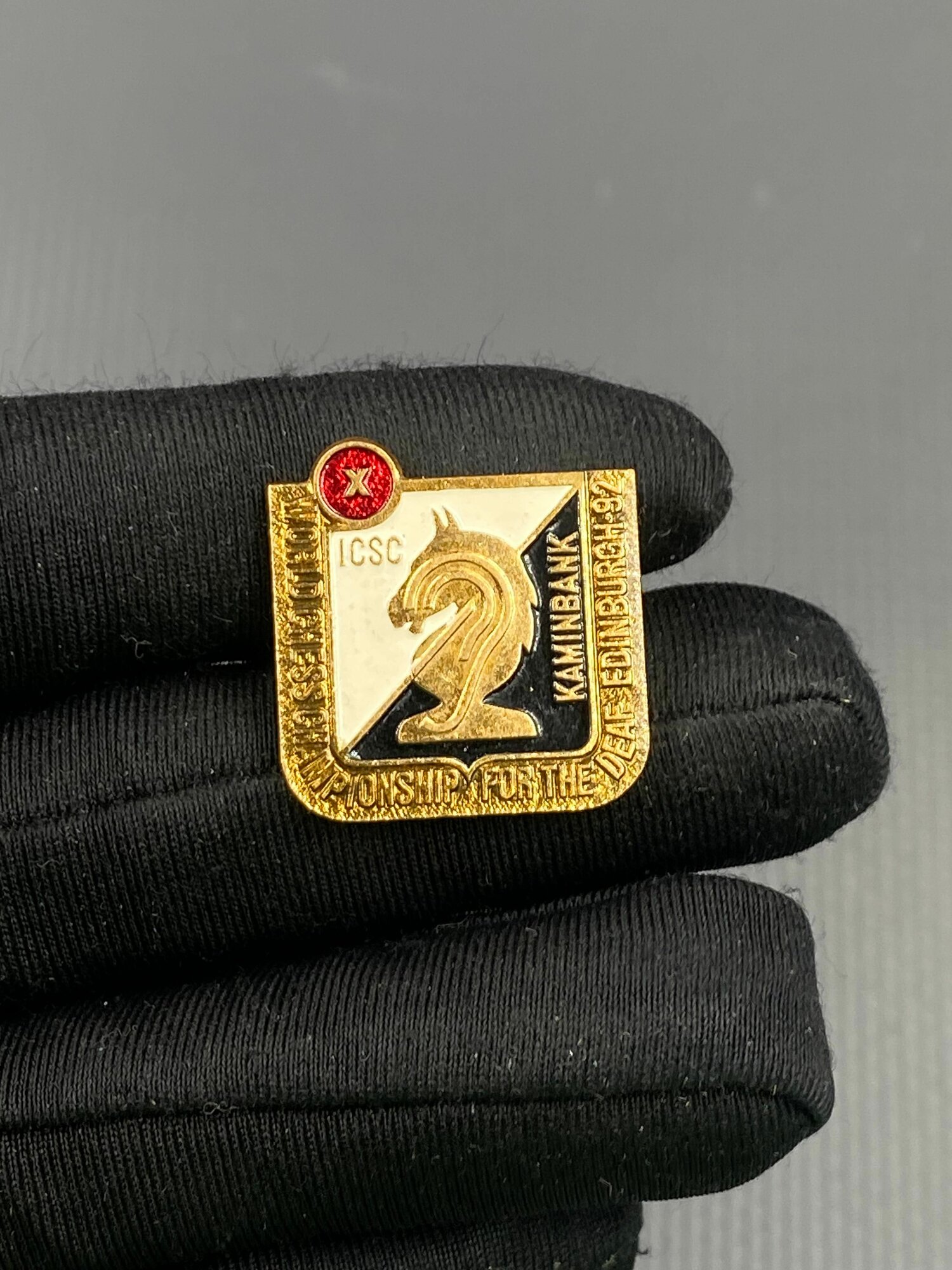 Знак Спорт шахматы каминбанк, 1992г, Тяжелый, Булавка ММД Редкий!