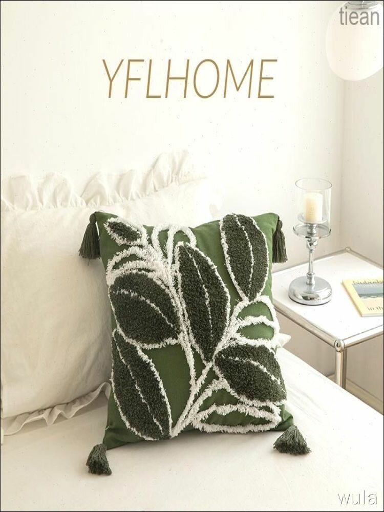 Подушка декоративная YFLHOME зеленая с белыми листьями и бахромой, размер 45х45 см, для дома и салона