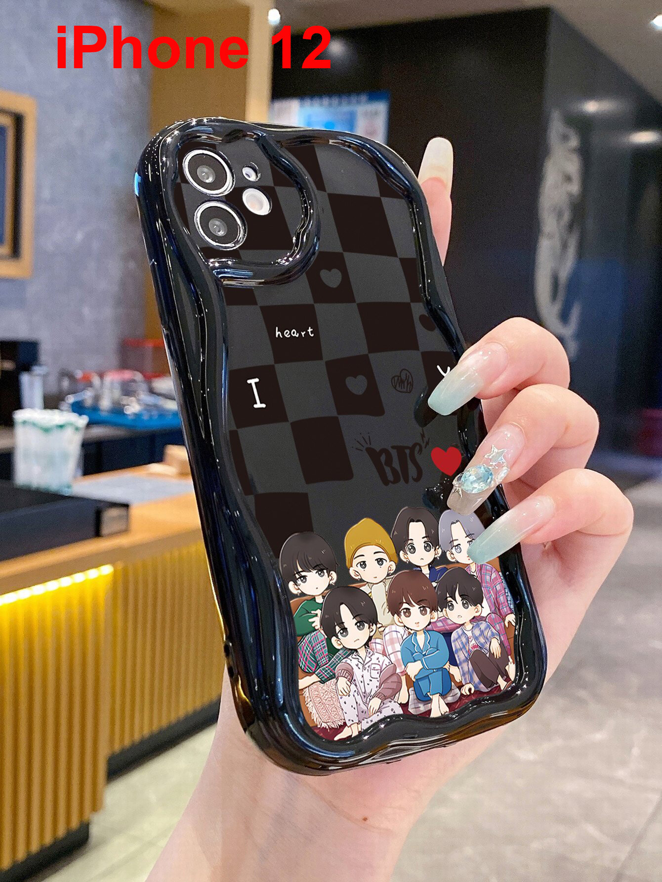 Чехол неправильной формы для iPhone 12 с изображением BTS BT21 и мягкой волной.