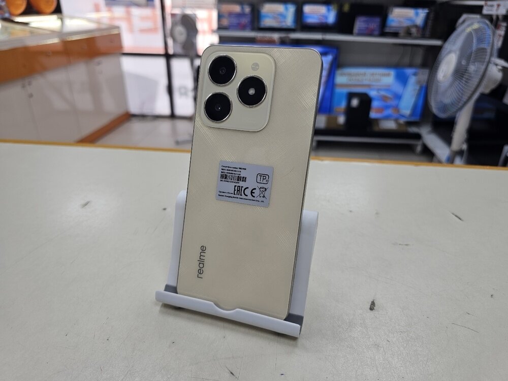 Смартфон realme C61 8/256 ГБ RU, Dual nano SIM, блестящий золотой,Б/У