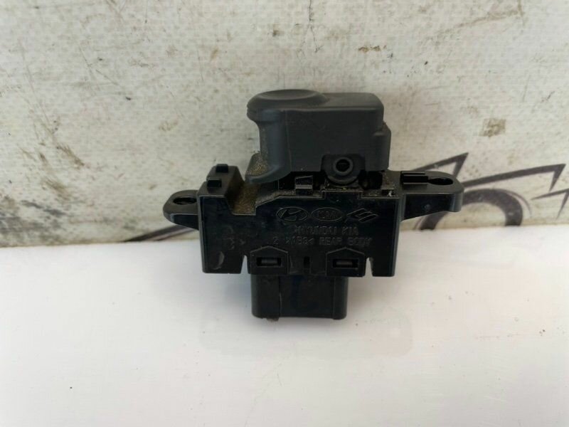 Кнопка стеклоподъемника Hyundai Solaris 2012 935811R000 RB G4FC, задняя правая (с пробегом)