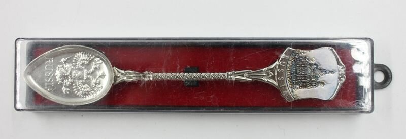 Сувенирная чайная ложка в коробке. Россия, Санкт-Петербург. 2000е годы. Состояние на фото 15 см