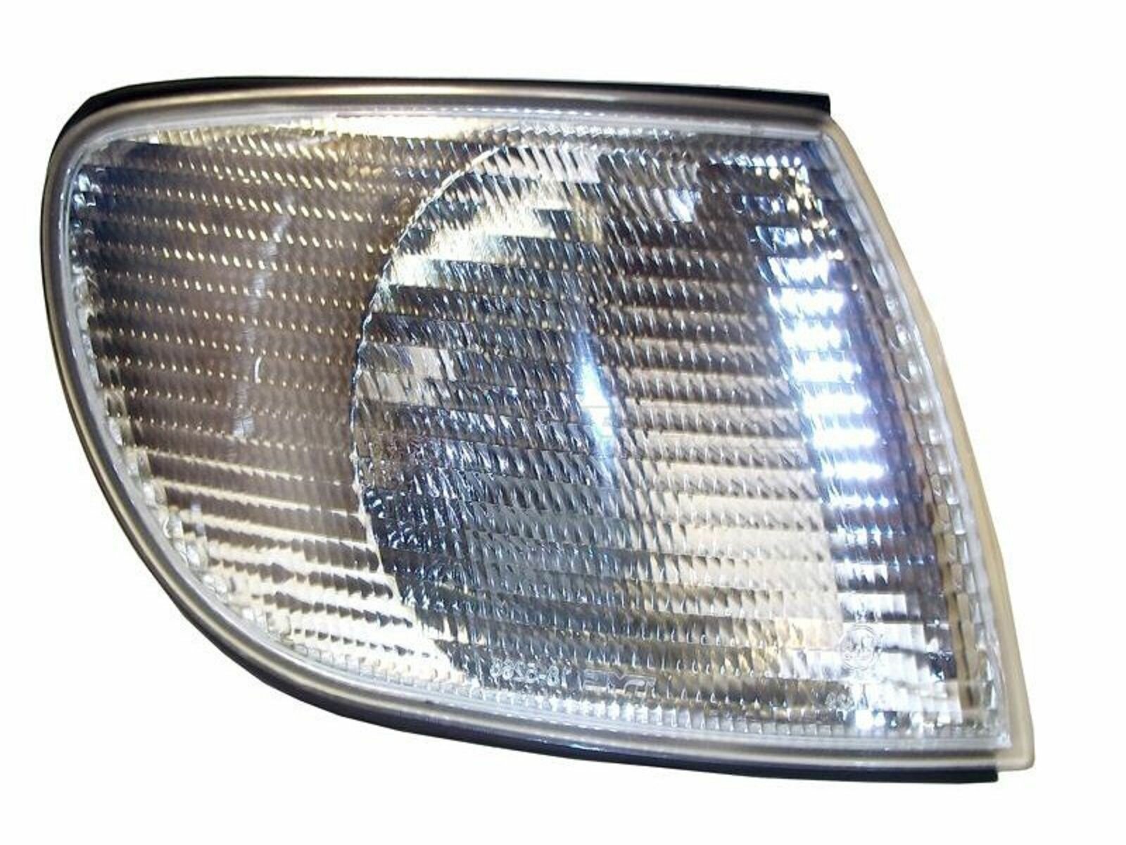 Габарит Audi A6 94-97 (Справа/ белый)