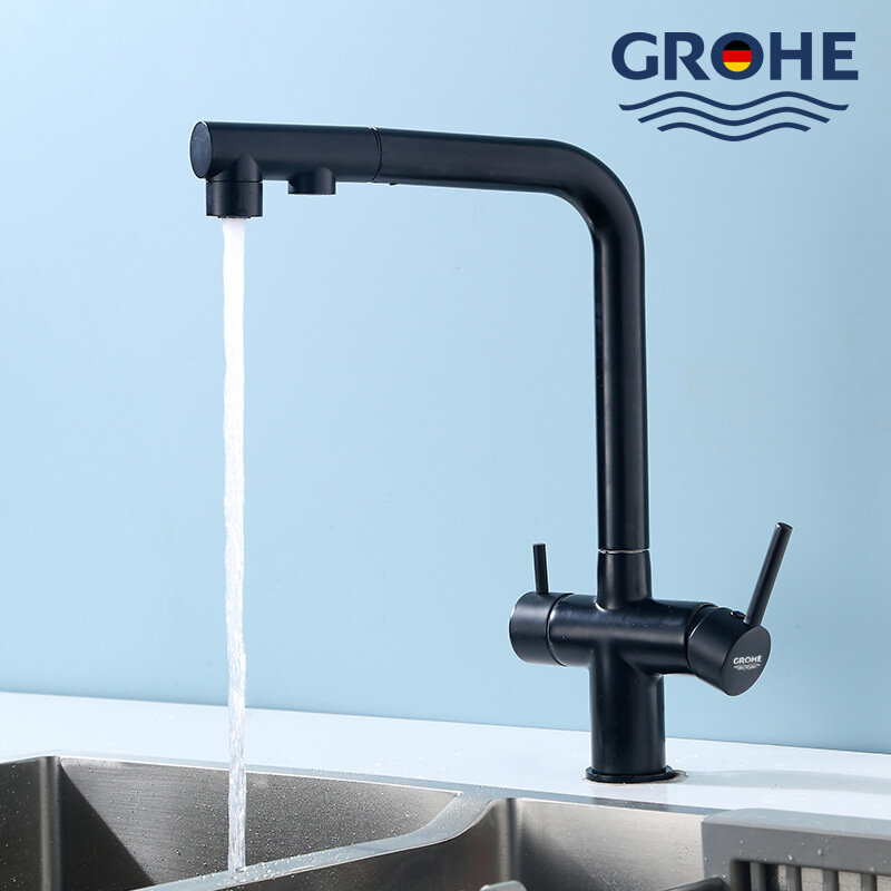 Выдвижной кухонный смеситель Grohe «3-в-1» объединяет в себе функцию крана для питьевой воды.
