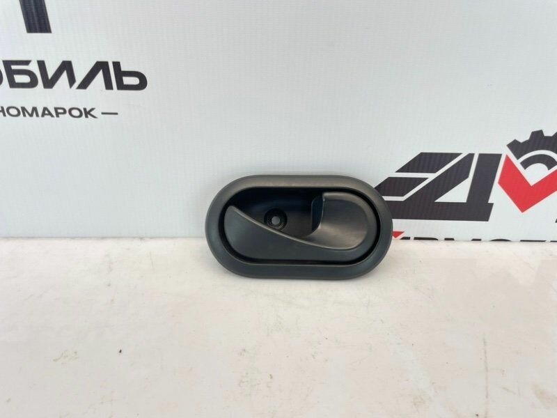 Ручка двери внутренняя Renault Sandero 2014 8200733847 BS12 K7JA710, передняя правая (с пробегом)