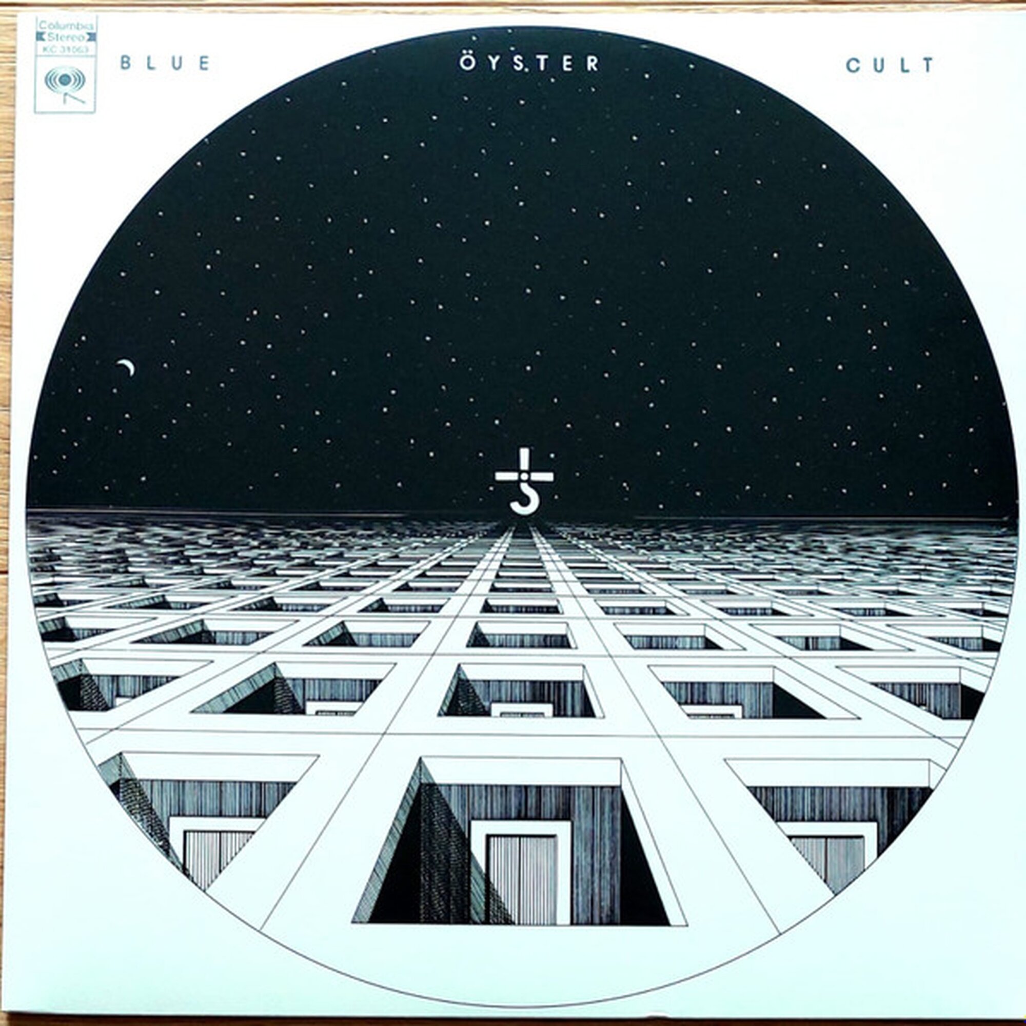 BLUE OYSTER CULT - Blue oyster Cult (LP, Переиздание, 180 Грамм Черный Винил, Без Буклета) Виниловая пластинка