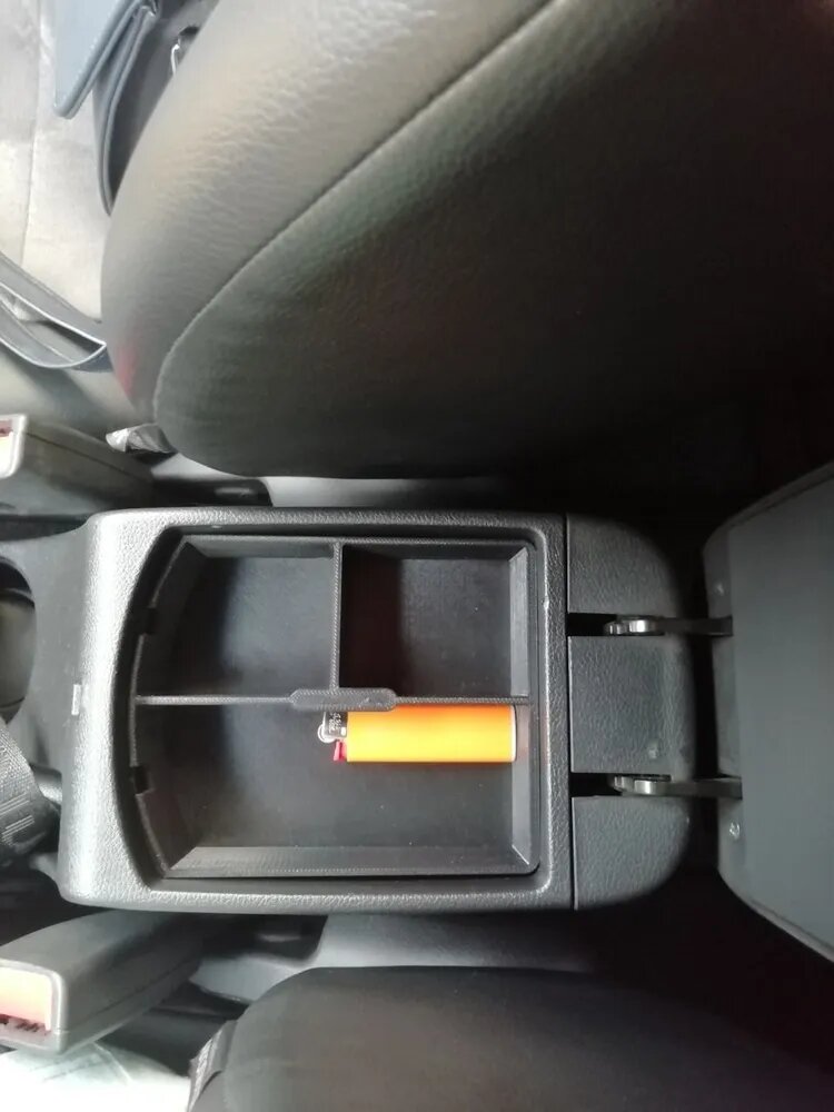 Органайзер (лоток) в подлокотник Hyundai Solaris 1