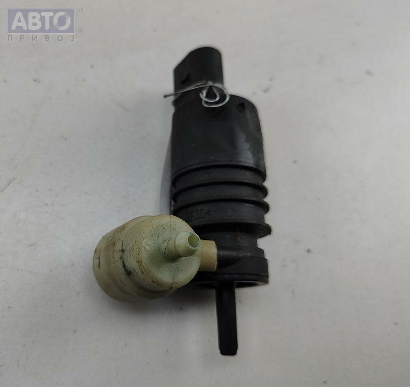 Насос (моторчик) омывателя стекла Volkswagen Golf-4